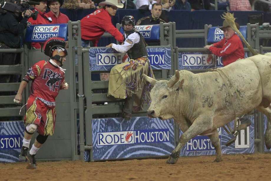 Bull riding at the rodeo gets closer look - Houston Chronicle