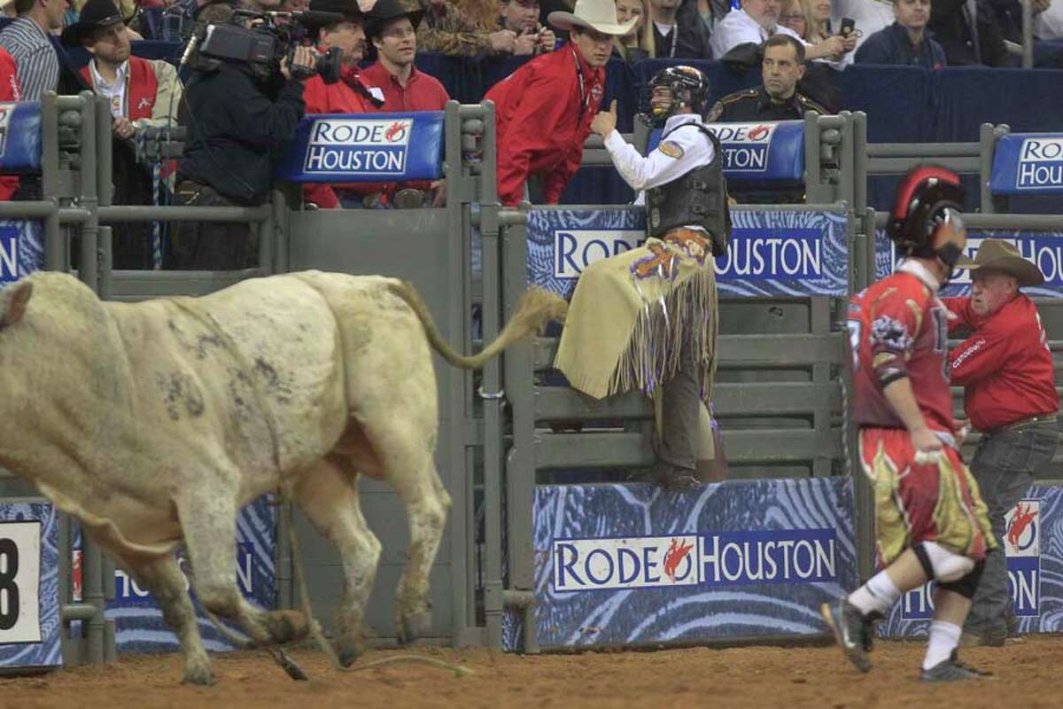 Bull riding at the rodeo gets closer look