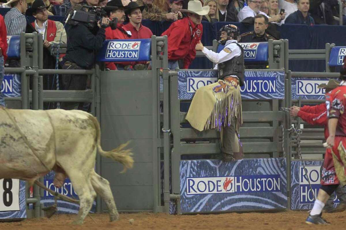 Bull riding at the rodeo gets closer look