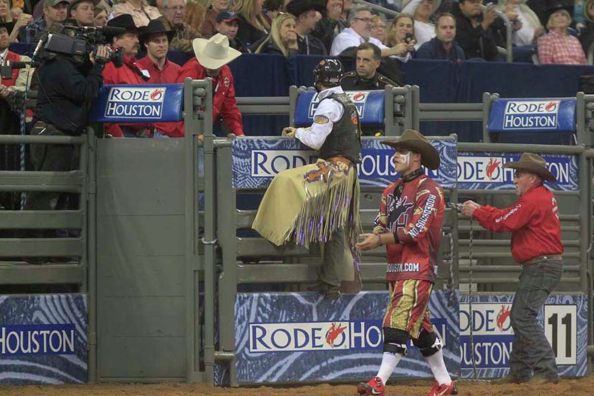 Bull riding at the rodeo gets closer look