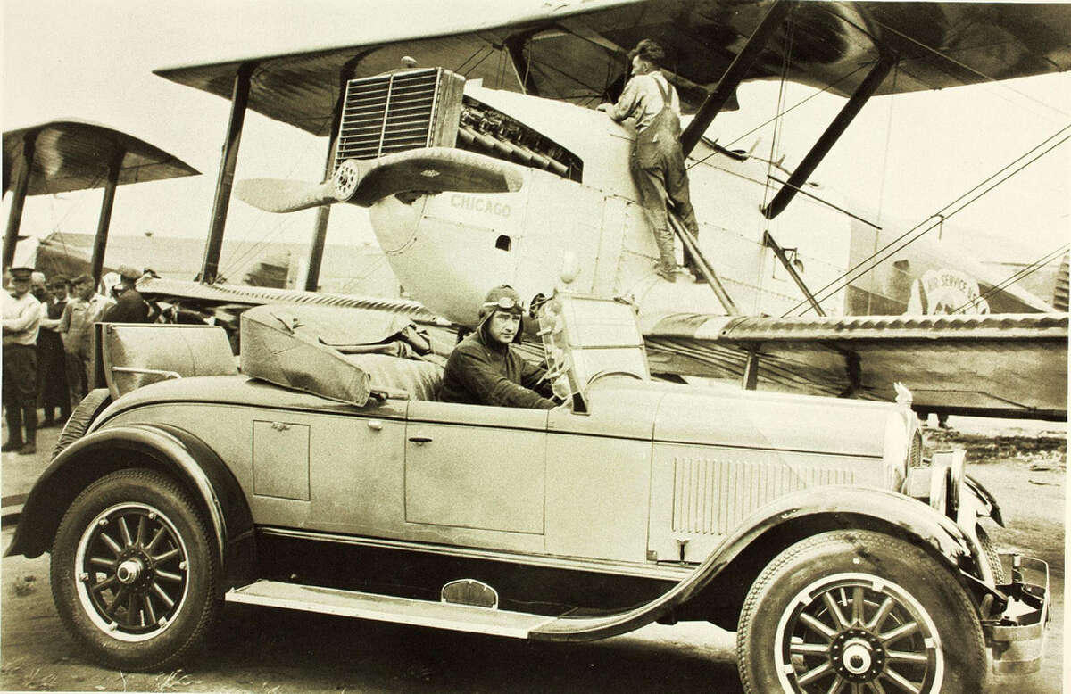 First around-the-world pilots set off 90 years ago