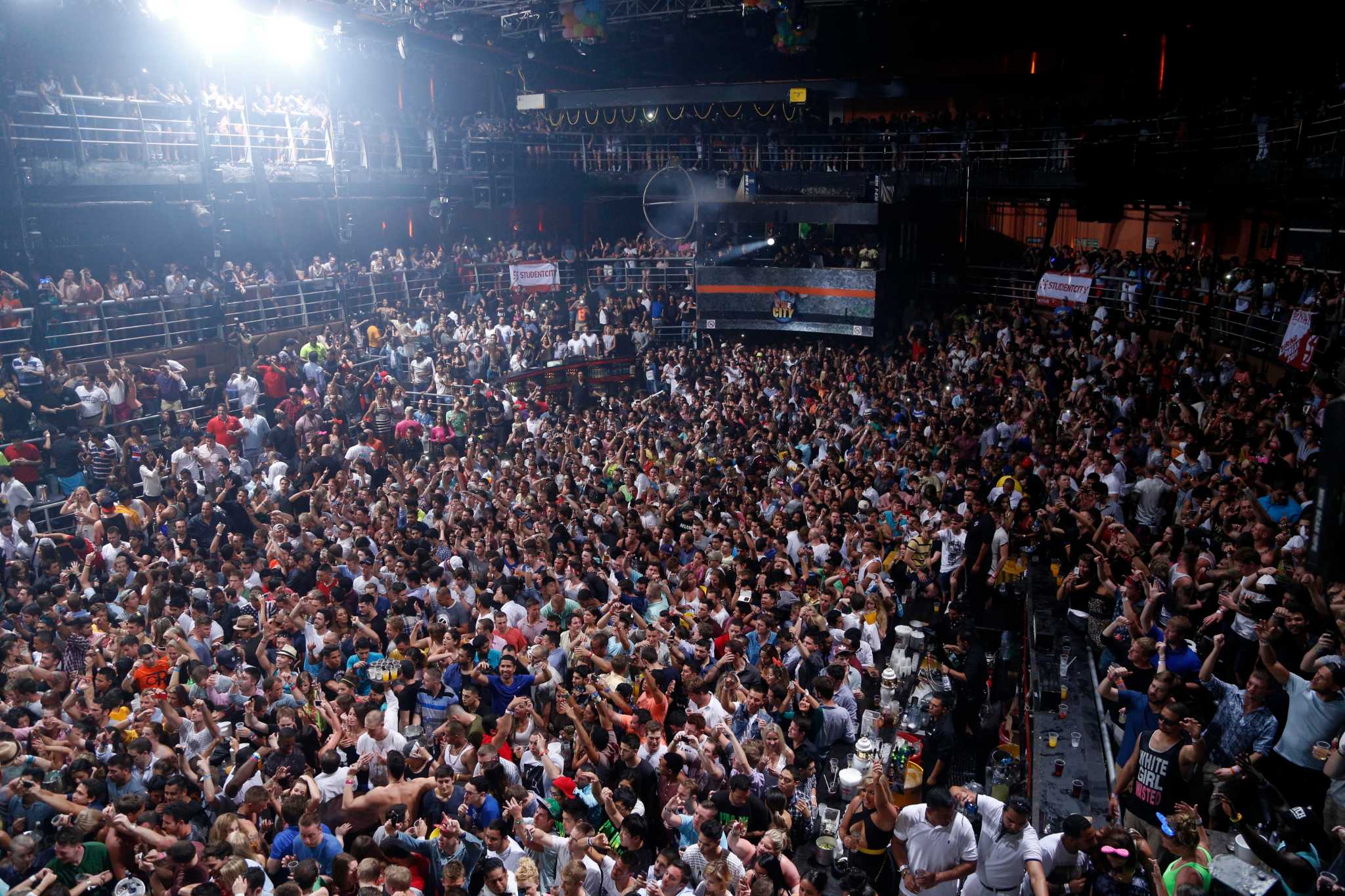 Photos of spring breakers around the U.S.