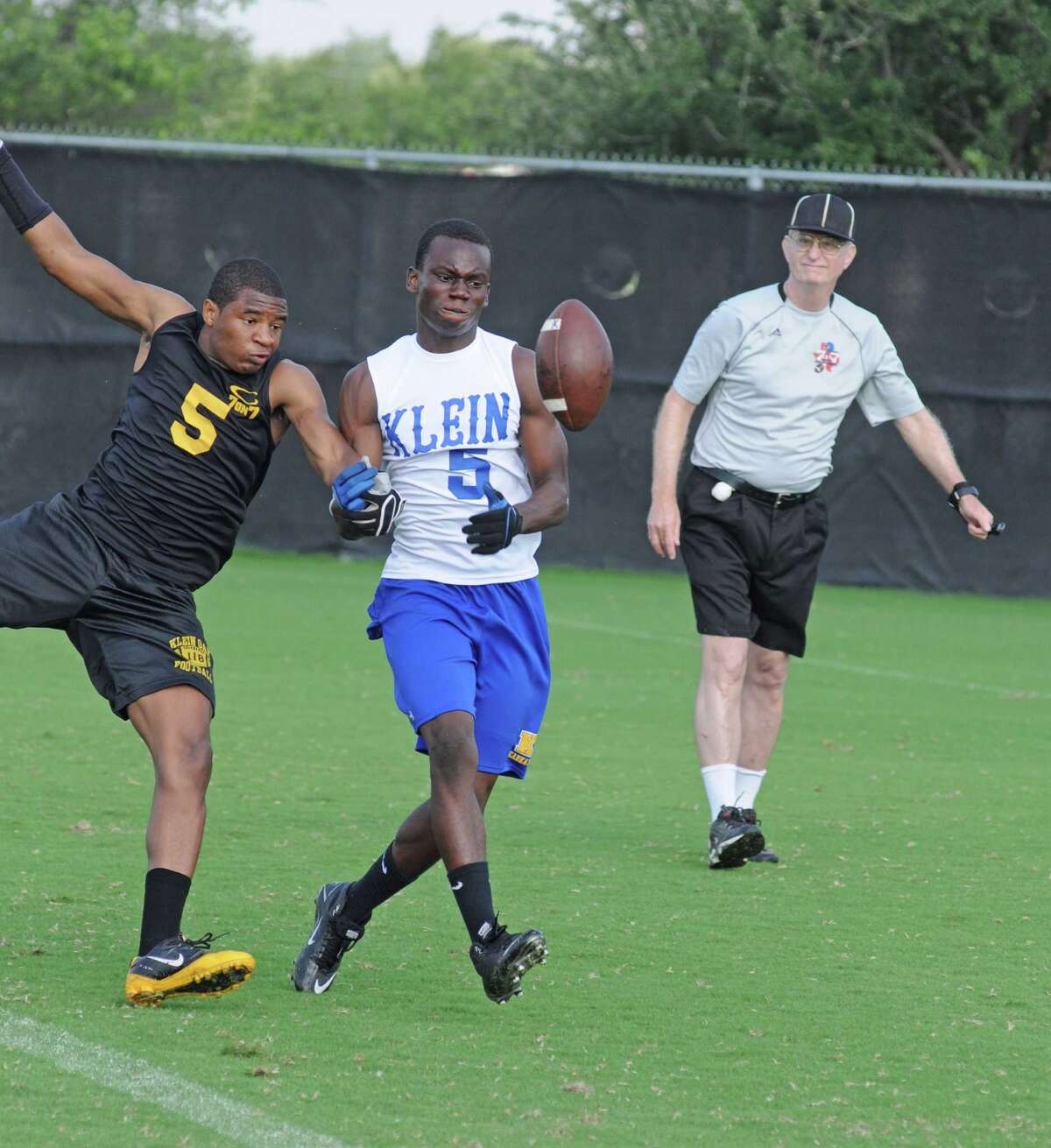 Track: Klein shows well in field events at meet