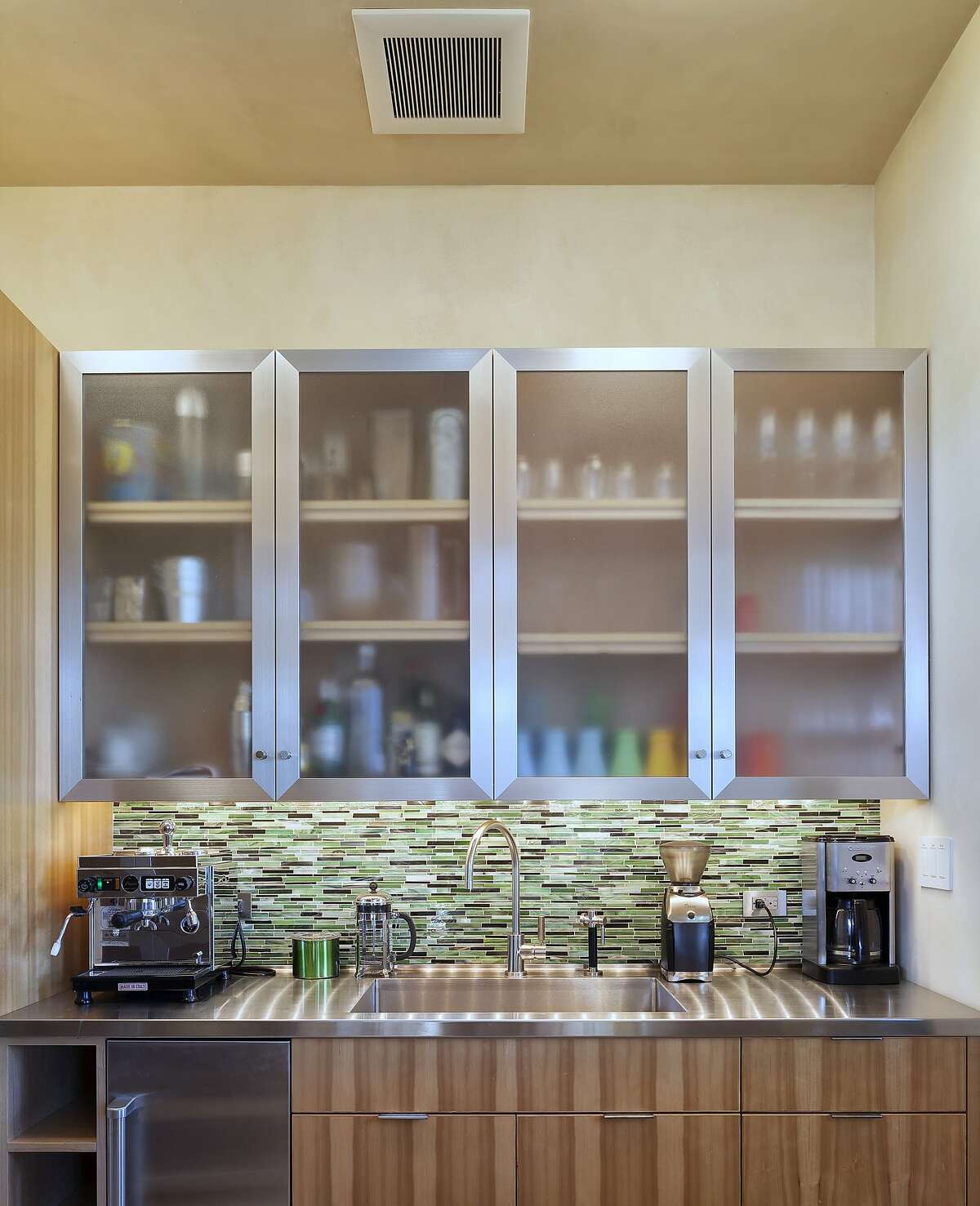 Keith Anding home in Glen Ellen draws the outside in