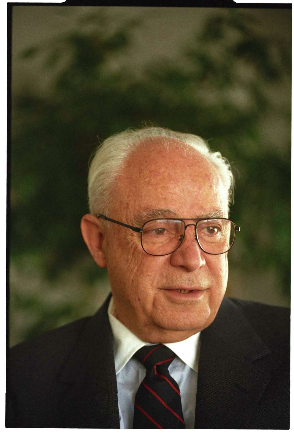 Ex-Democratic Chairman Robert Strauss dies at 95