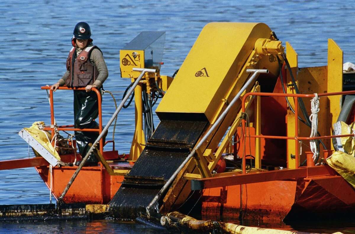 30 years later, re-live the incredible scenes from the Exxon Valdez oil ...