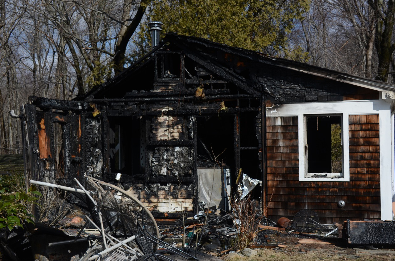 Fire burns cottage in New Canaan