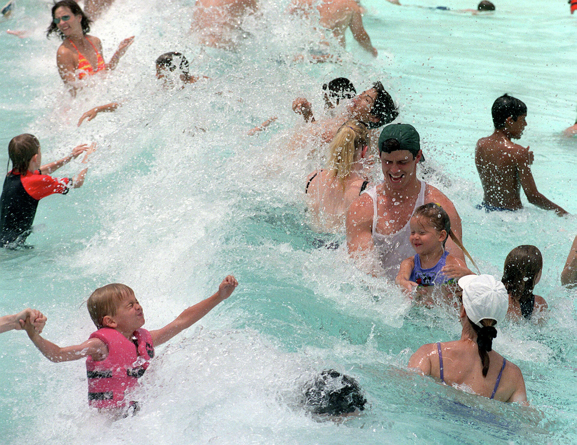 Texas resident sues SeaWorld in S.A. federal court