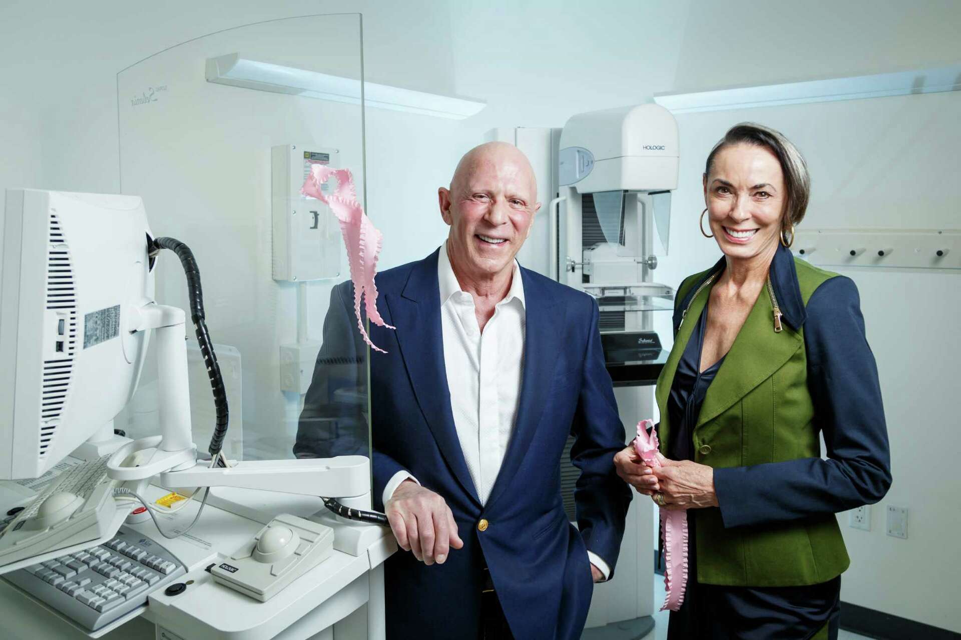 Eight Texans among the top 50 most charitable philanthropists in U.S.