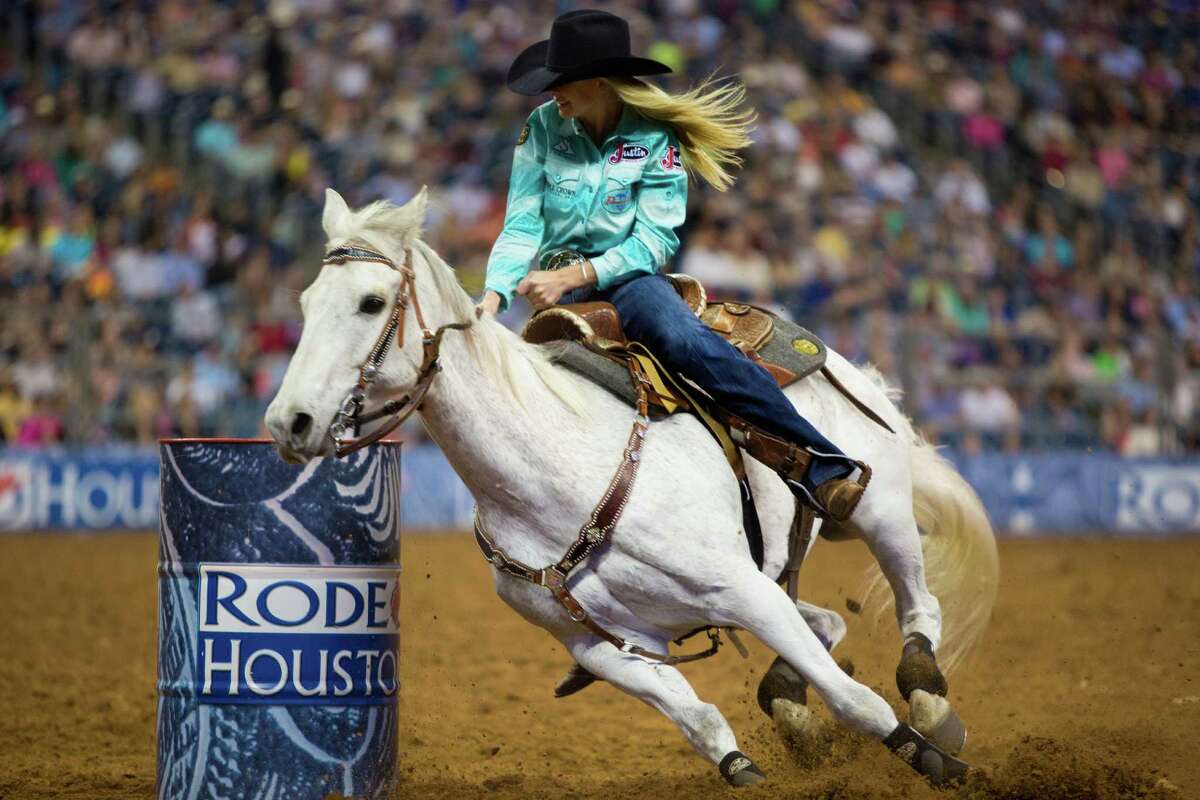 Barrel racer Bass paces field at RodeoHouston