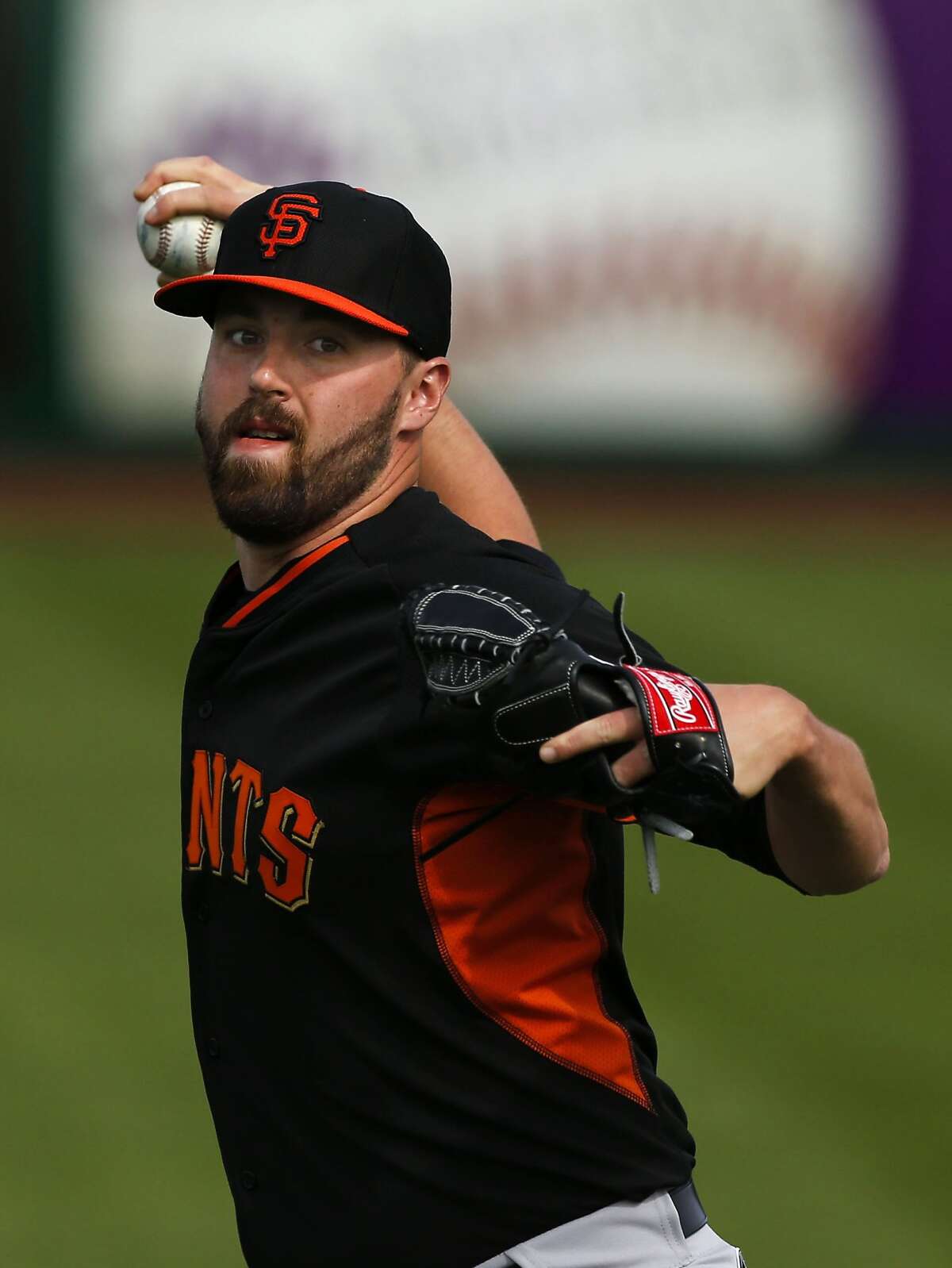 Giants option reliever Hembree despite strong spring
