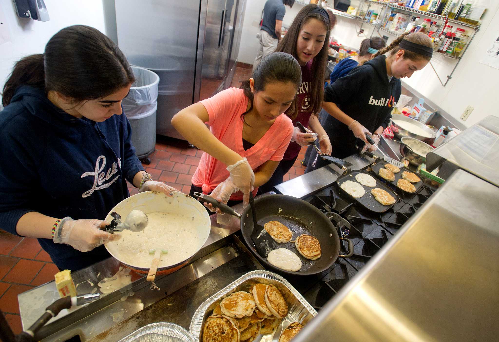 Teens cook for homeless