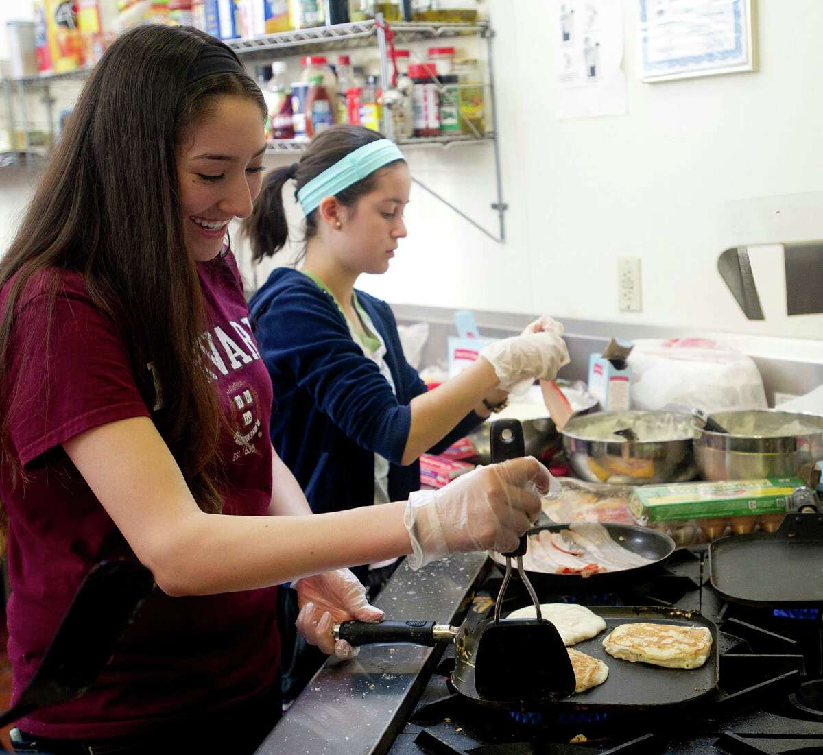 Teens cook for homeless