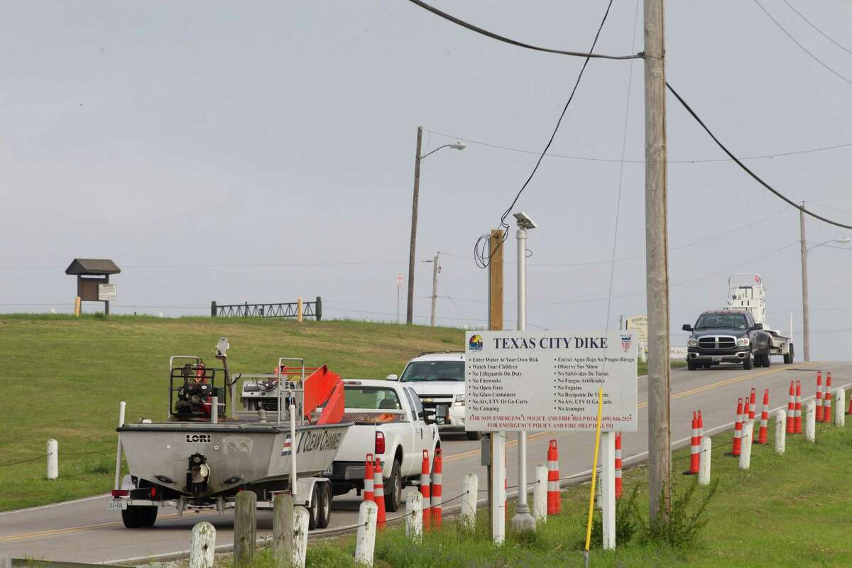Texas City dike closed after barge and ship collide