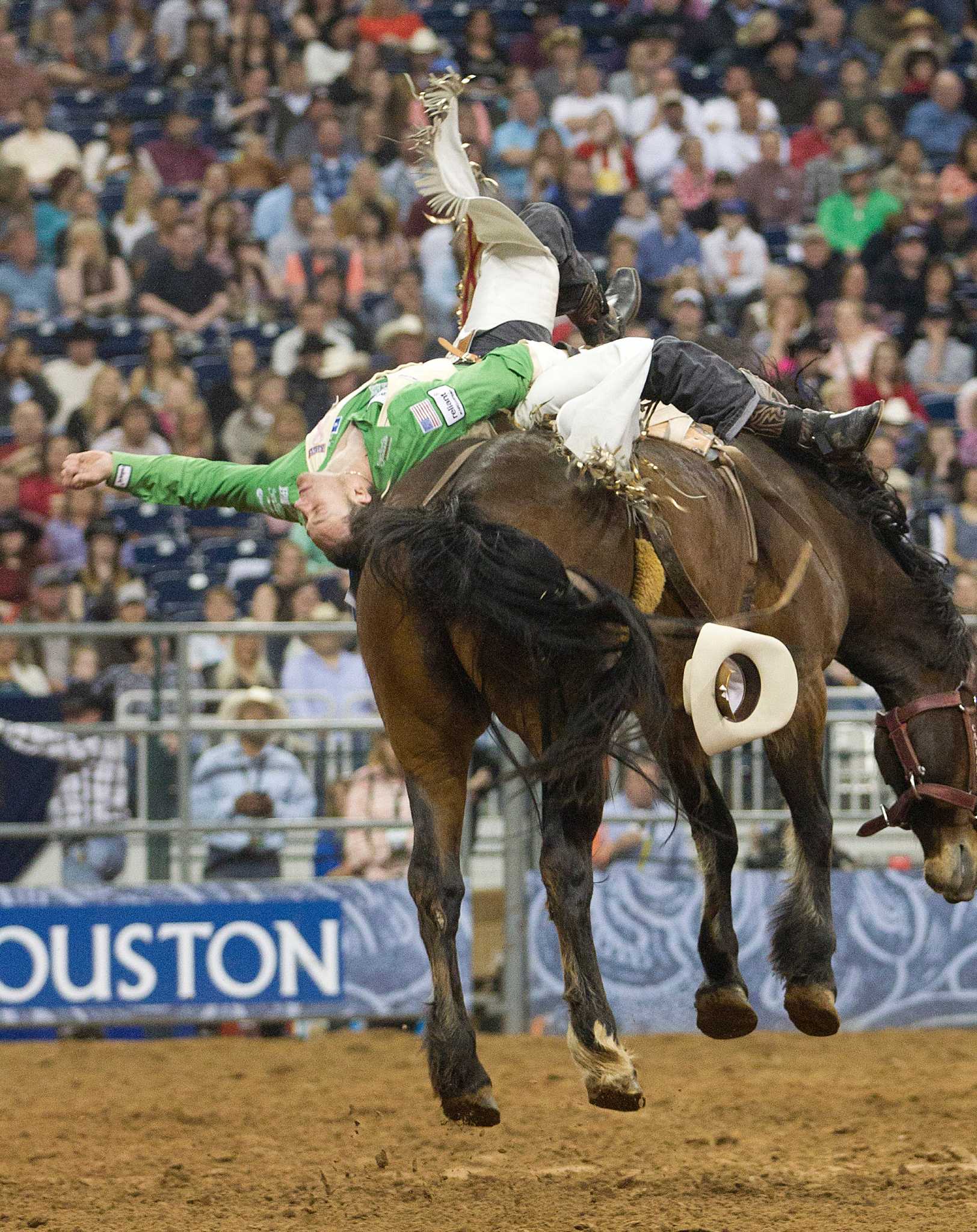 Knowles wins steer wrestling title at RodeoHouston
