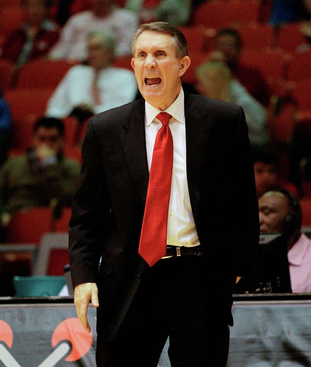 UH men's basketball coach James Dickey to step down