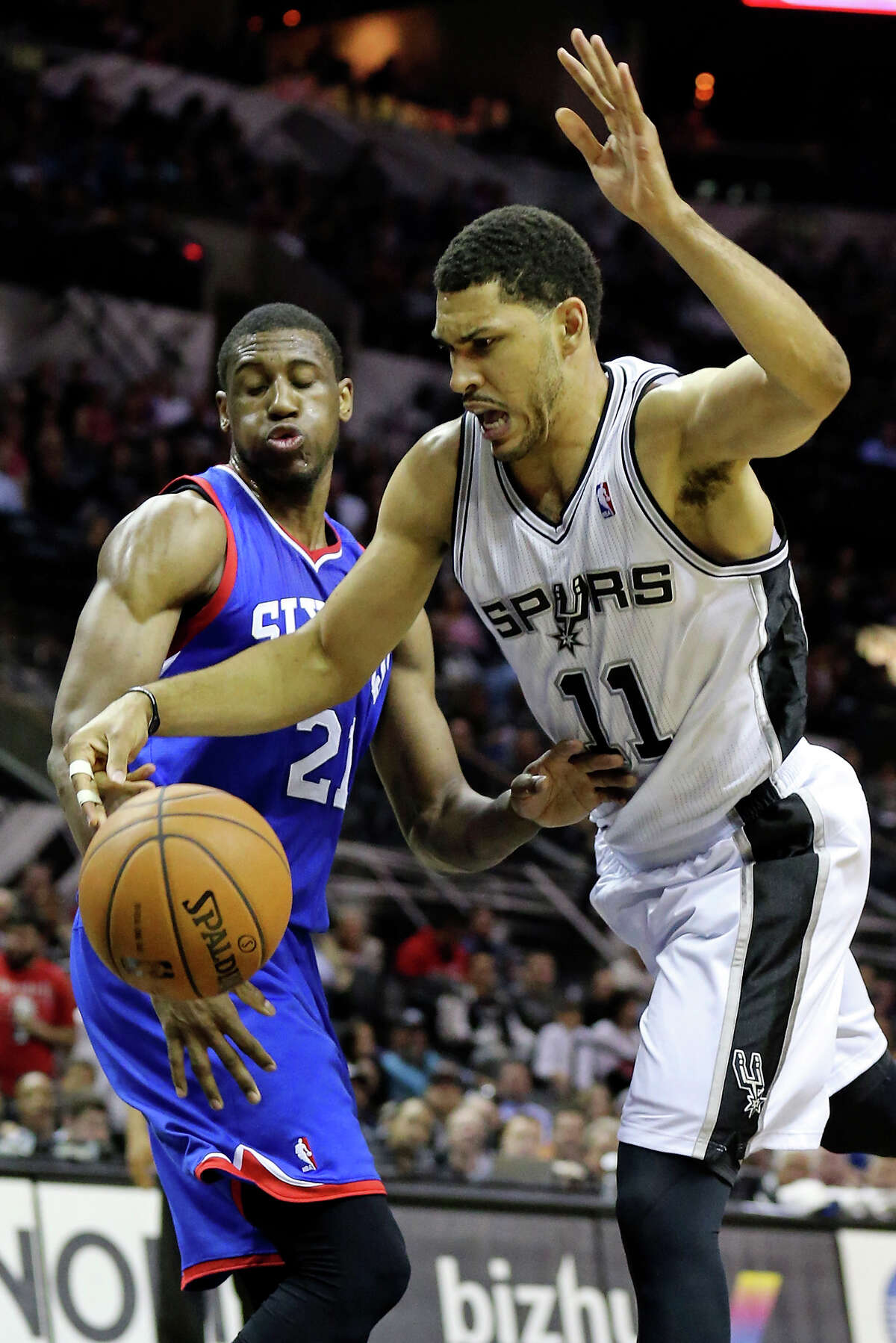 Daye's day carries Spurs to win
