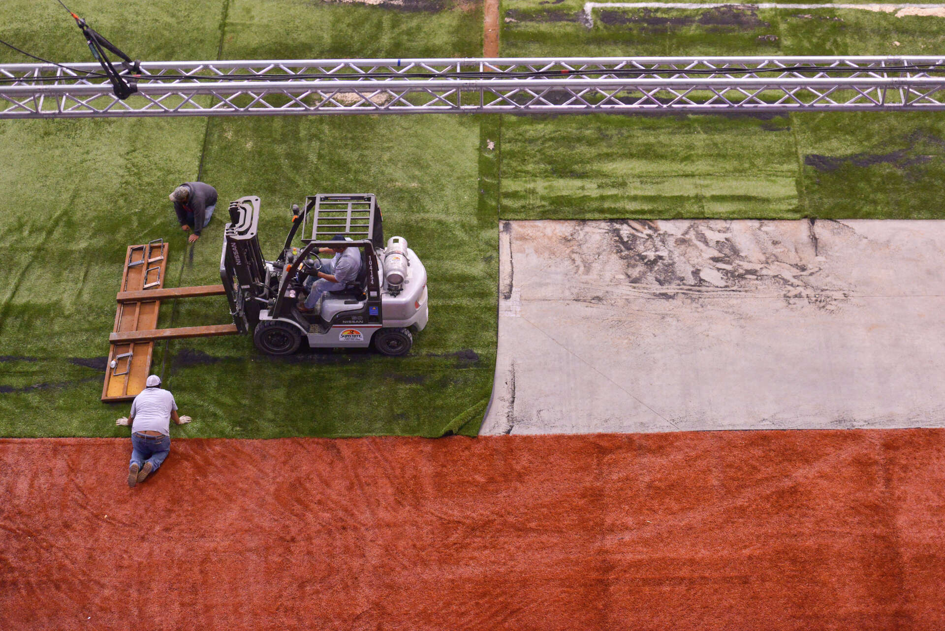 Artificial turf keeps the green without the water