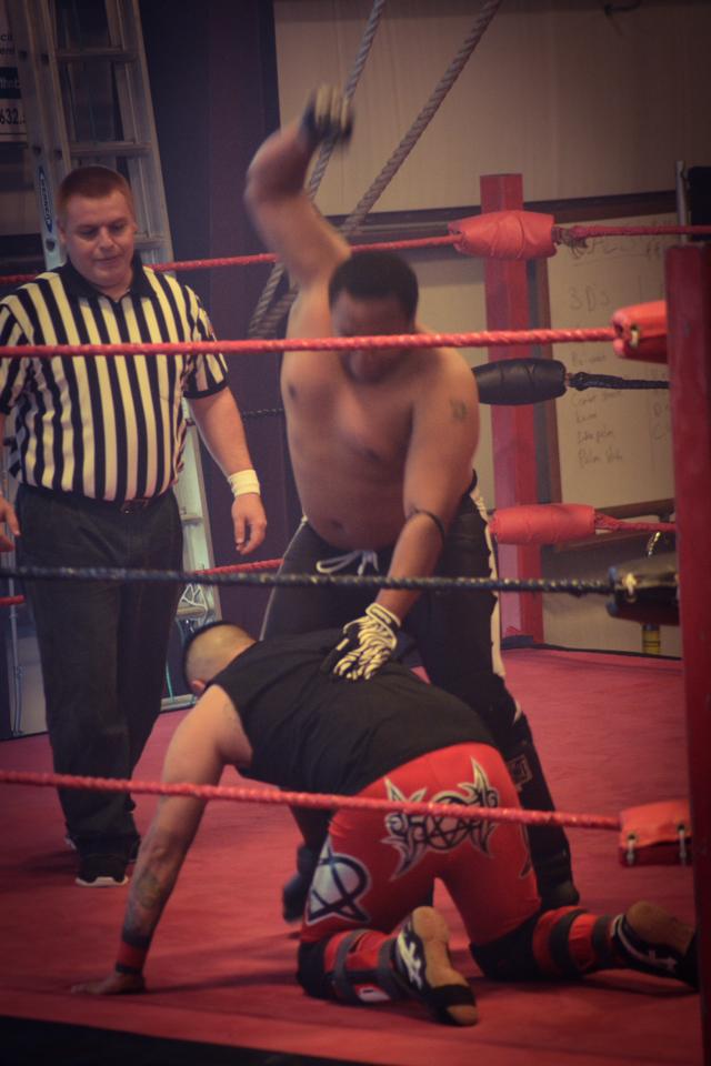 Wrestlers starting small, thinking big