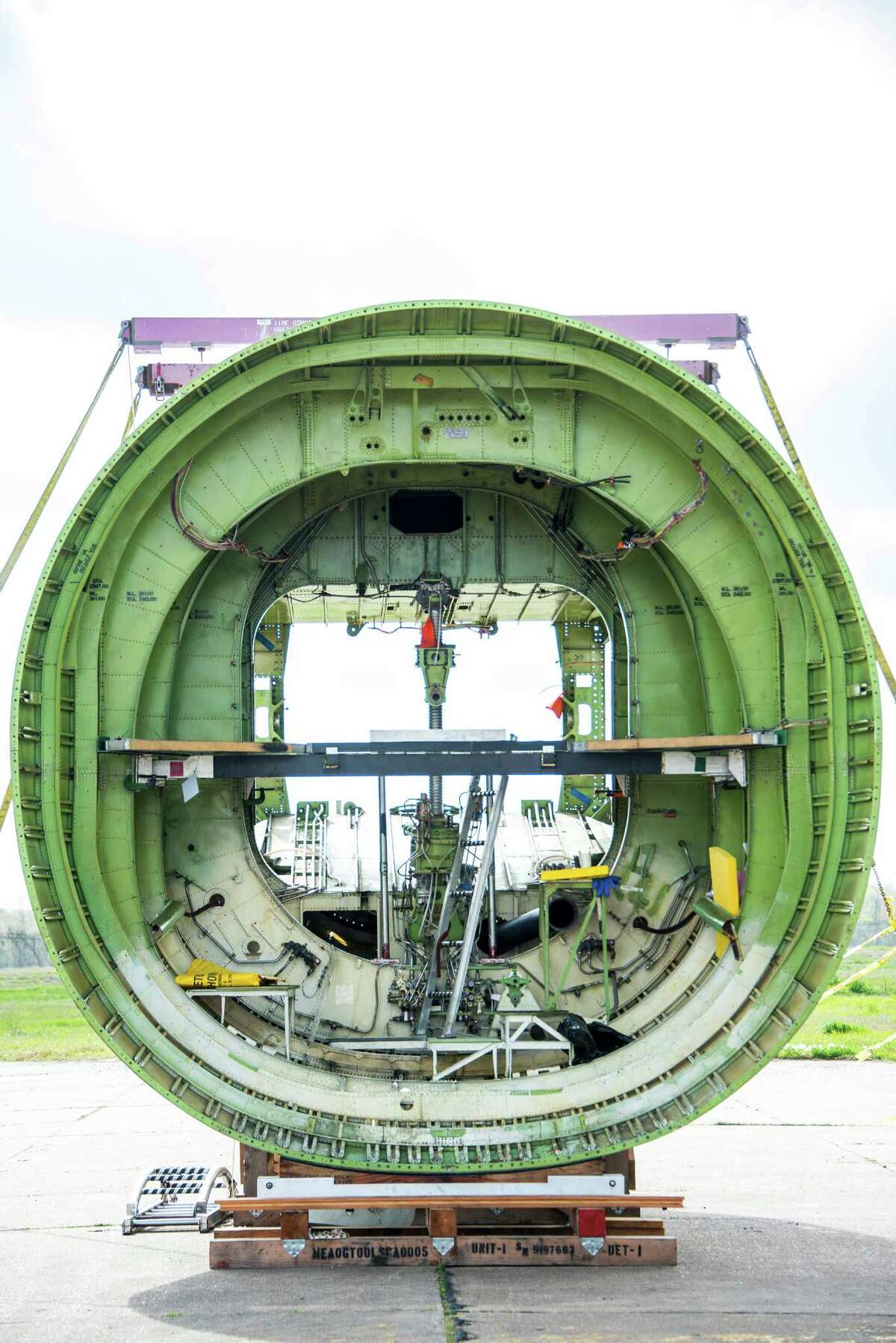 Shuttle replica makes final landing atop 747 at Space Center Houston