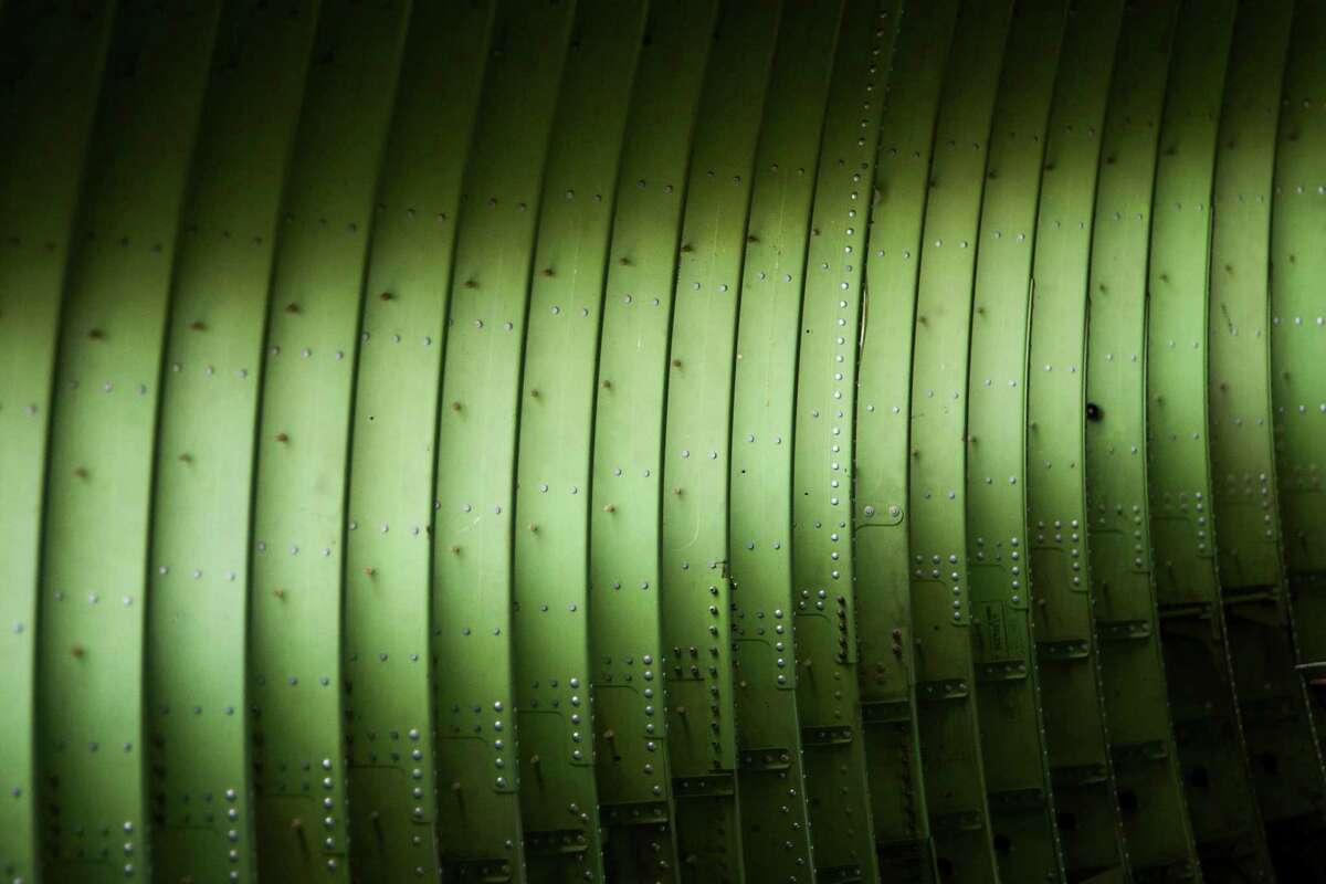 Shuttle replica makes final landing atop 747 at Space Center Houston