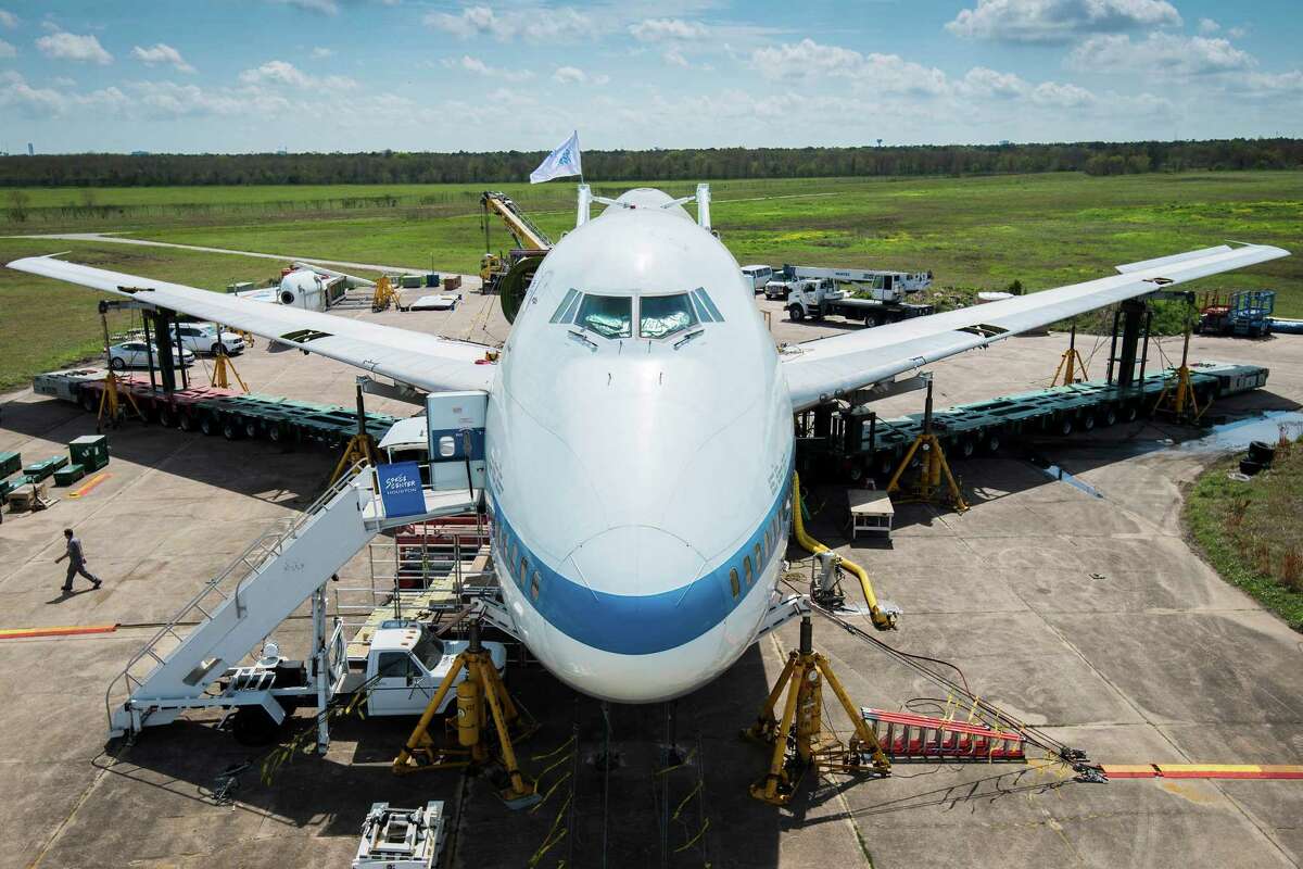 Space shuttle carrier 747 prepares for 8-mile move