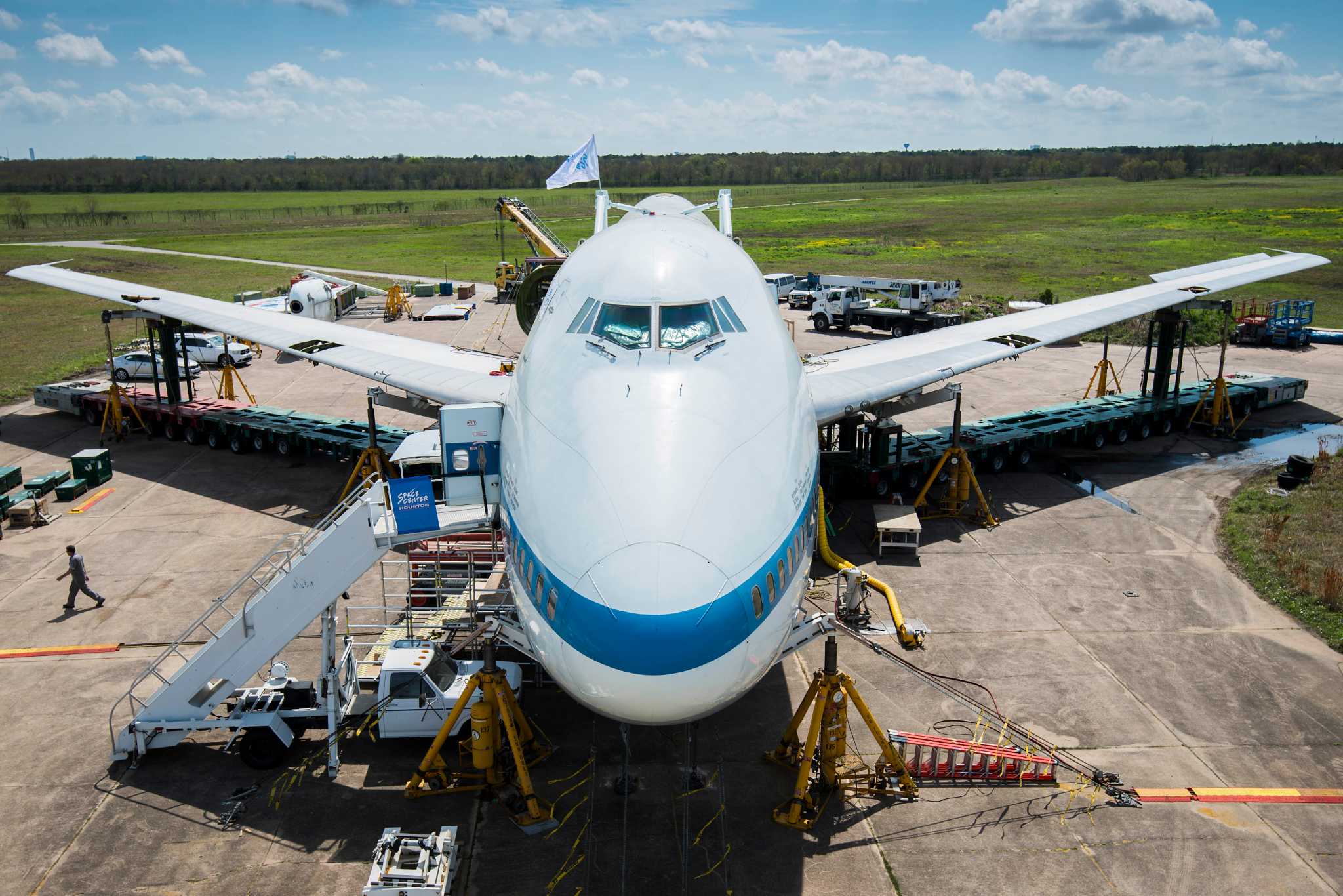 Space shuttle carrier 747 prepares for 8-mile move