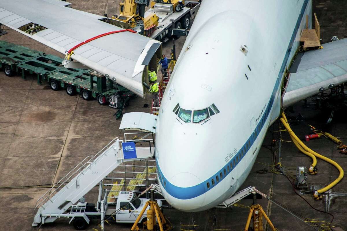 Jumbo jet to begin final journey to space center