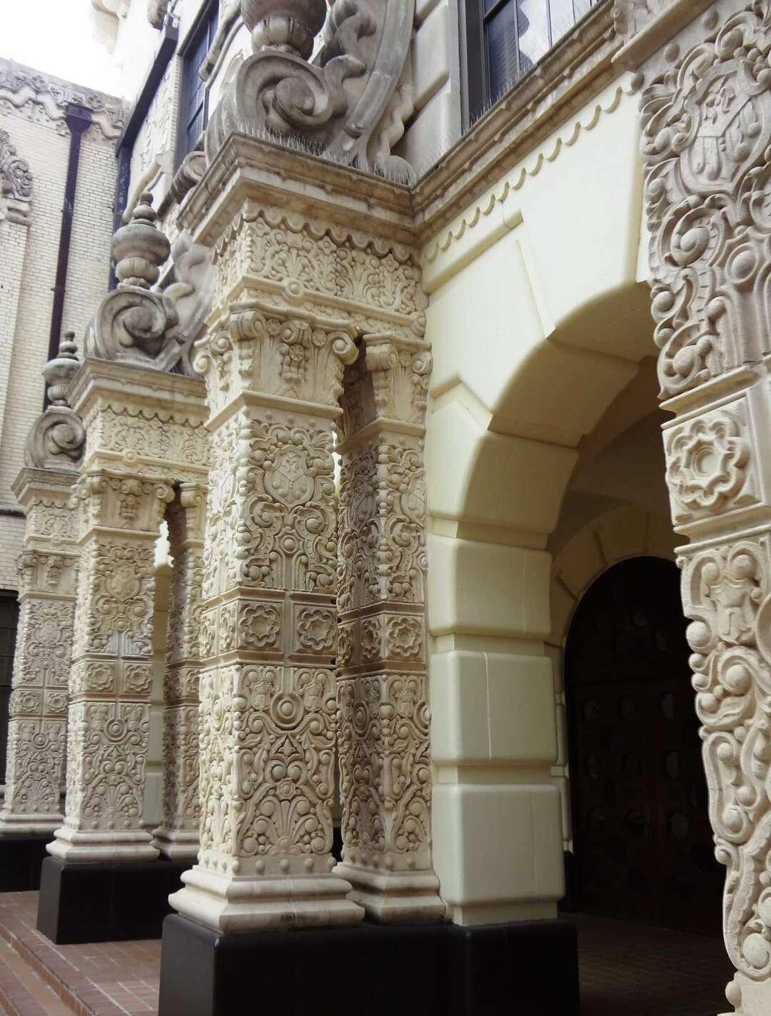 Pianta molded 'cast stone' masterpieces