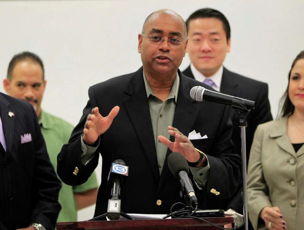 Obamacare house parties held to educate, enroll uninsured