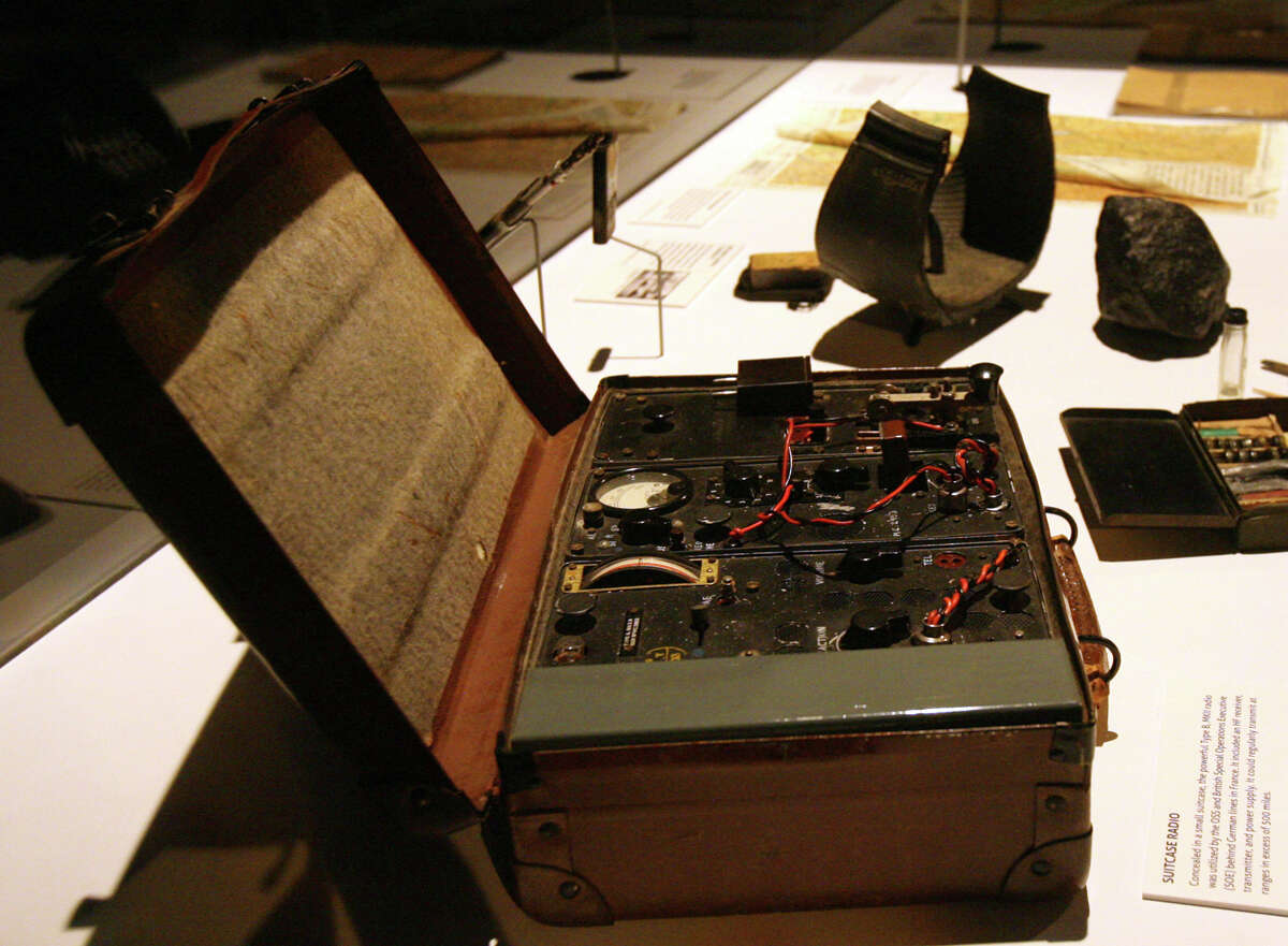 Spy exhibit brings gadgets out of the shadows