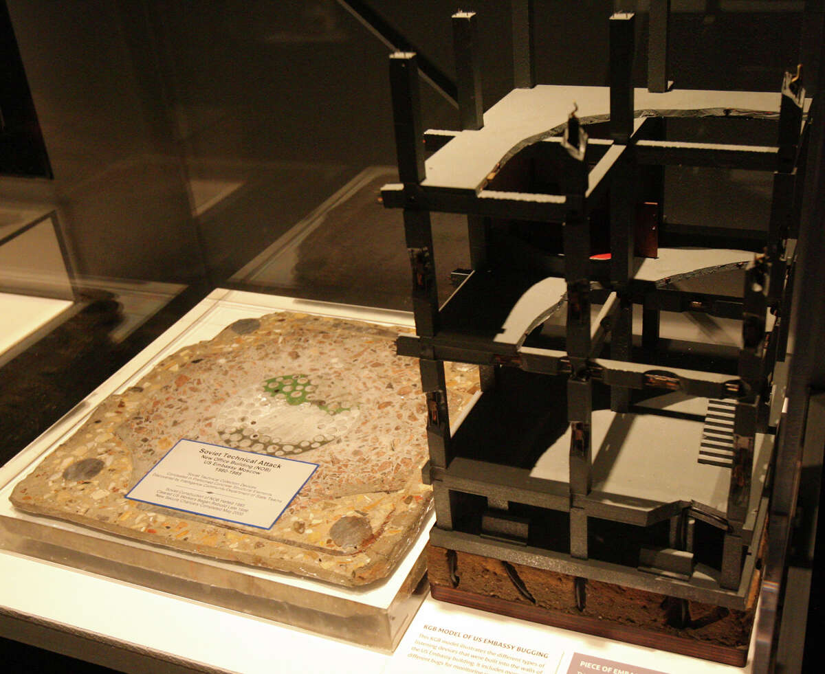 Spy exhibit brings gadgets out of the shadows