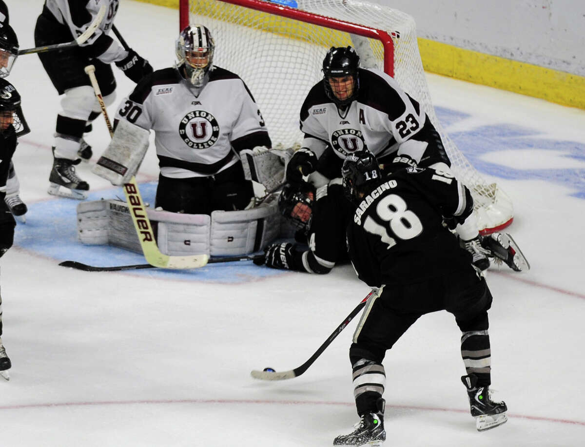 Union feels at home in Bridgeport, advancing again to Frozen Four