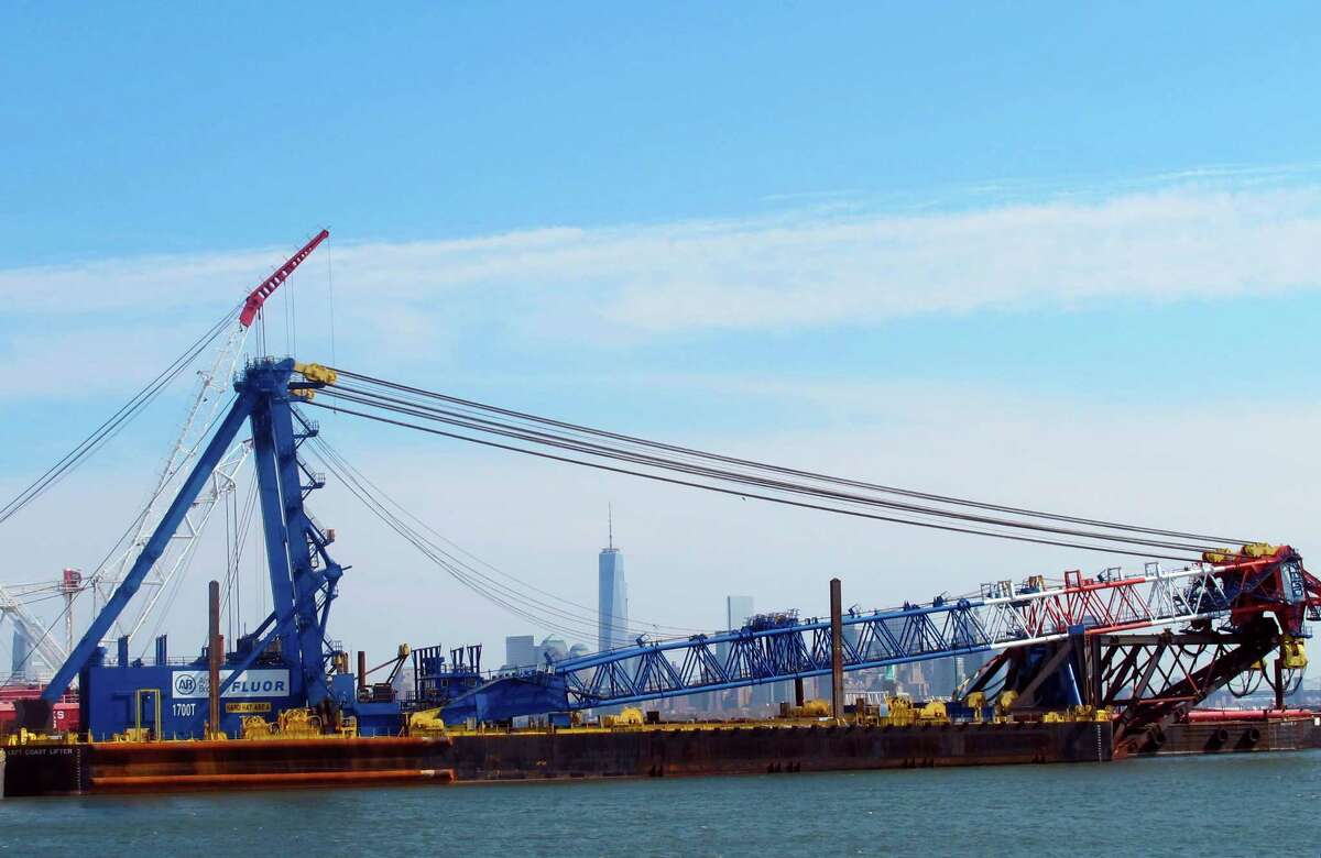 'I Lift NY' works on new span