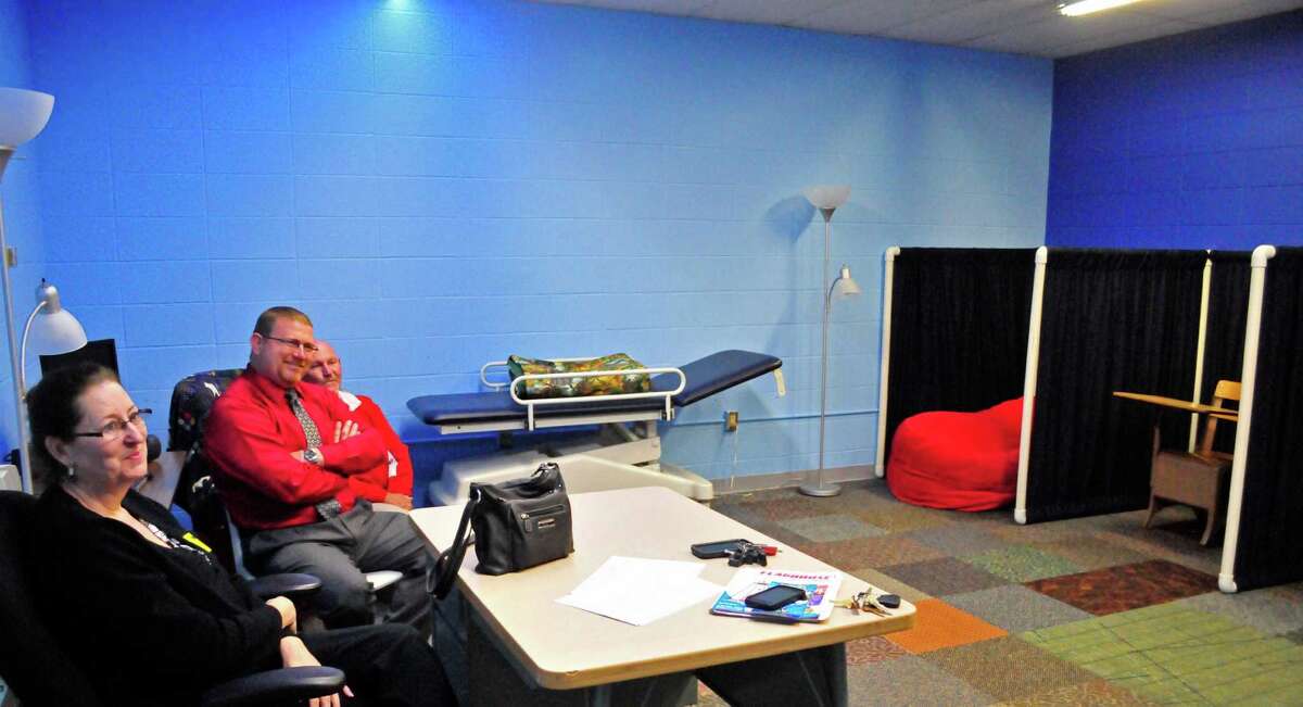 17-year-old helps others with autism