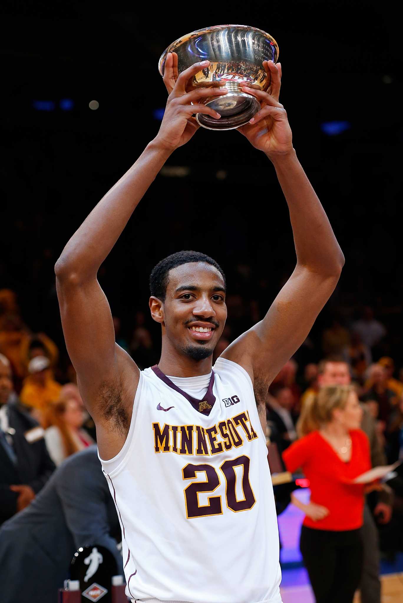 Minnesota edges SMU for NIT title
