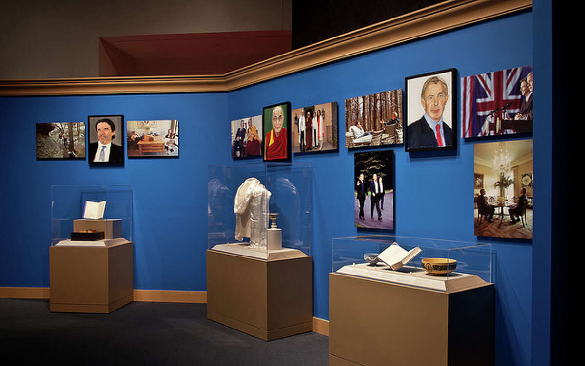 George W. Bush showcases personal paintings of world leaders