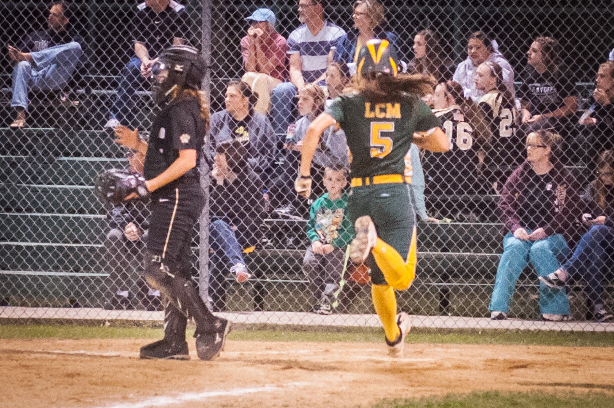 LC-M bests Nederland in softball
