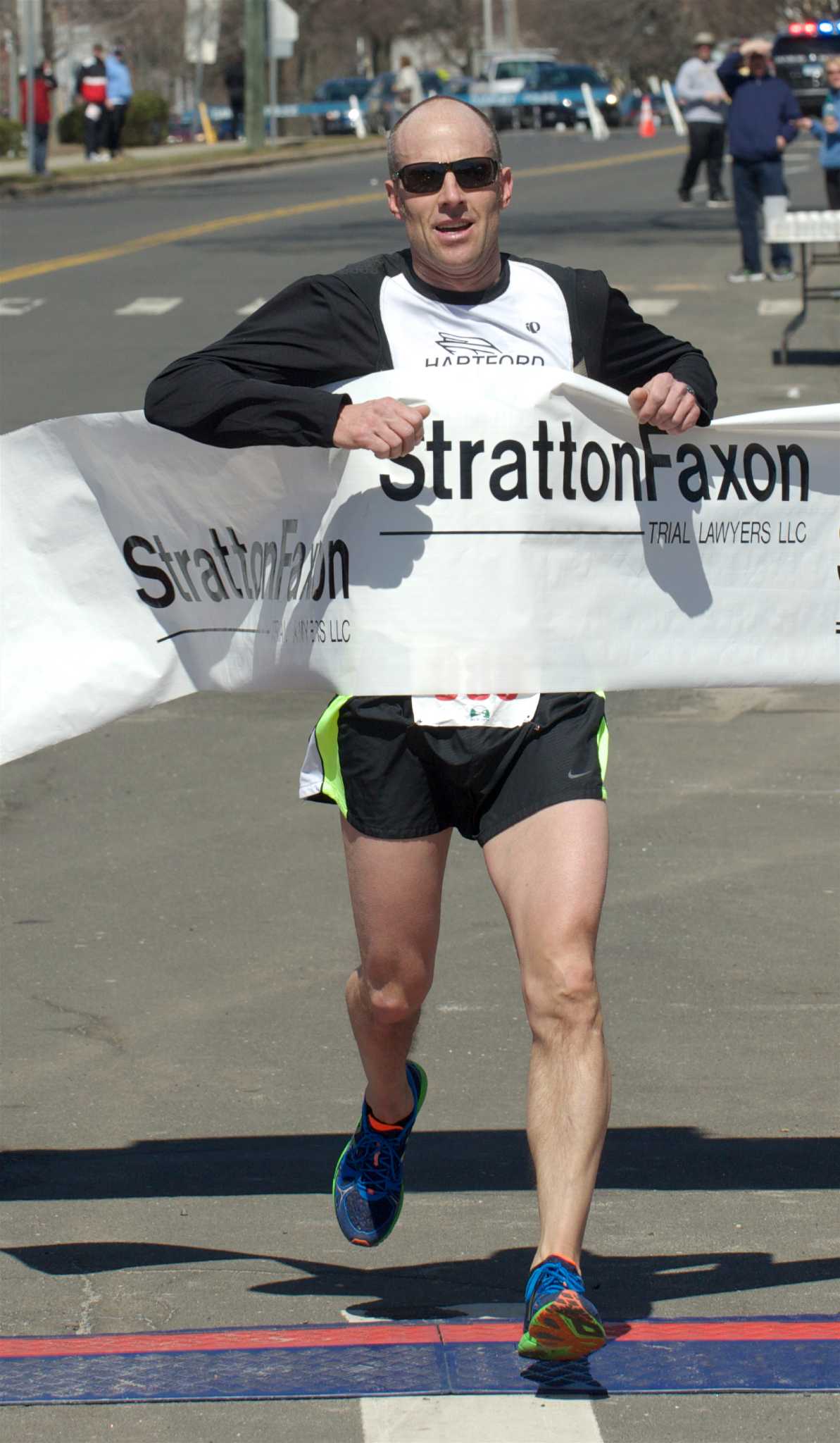 Hixson strong from start to finish in winning Danbury half marathon