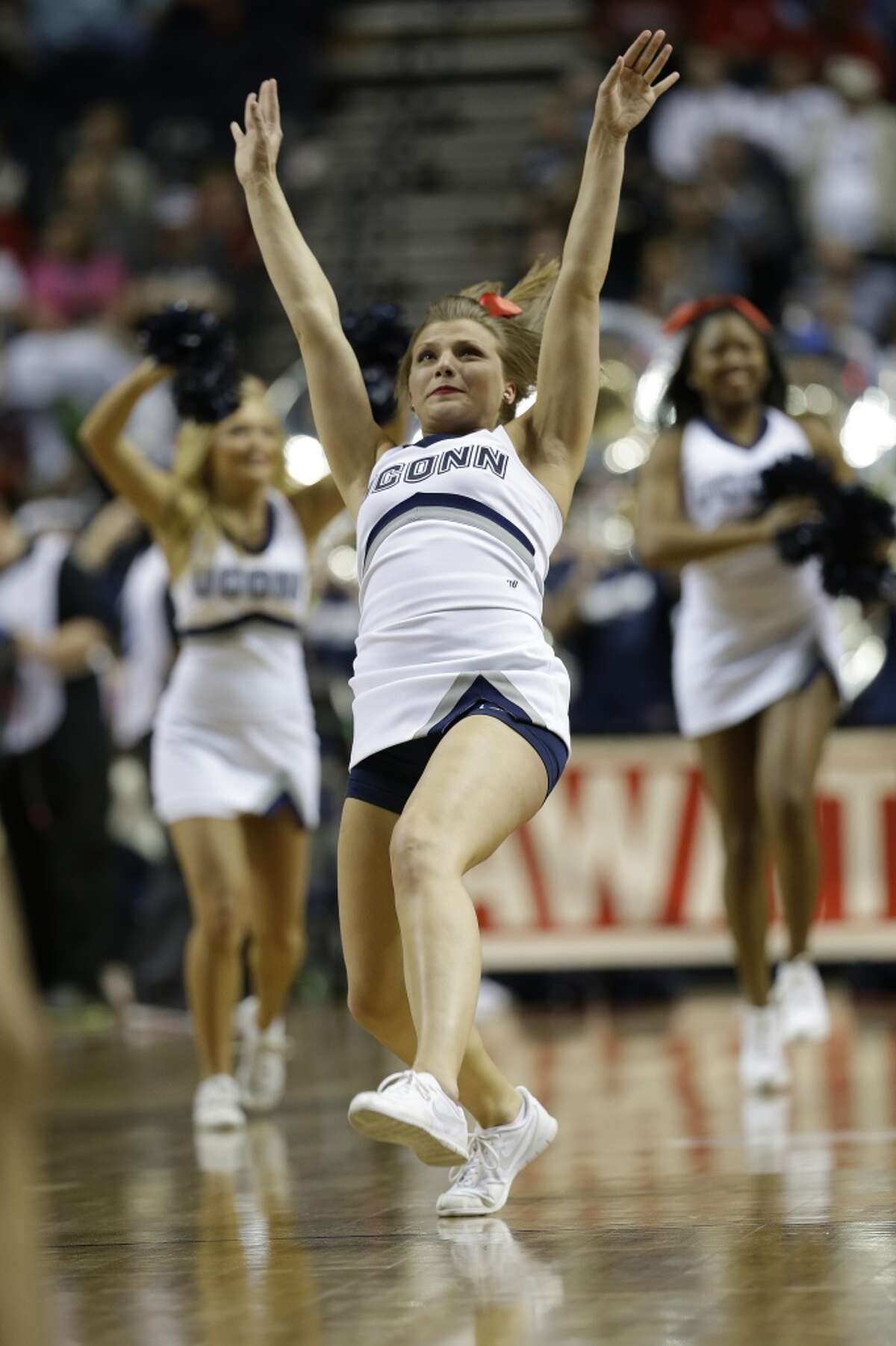 UConn women stay perfect, to play for 9th title