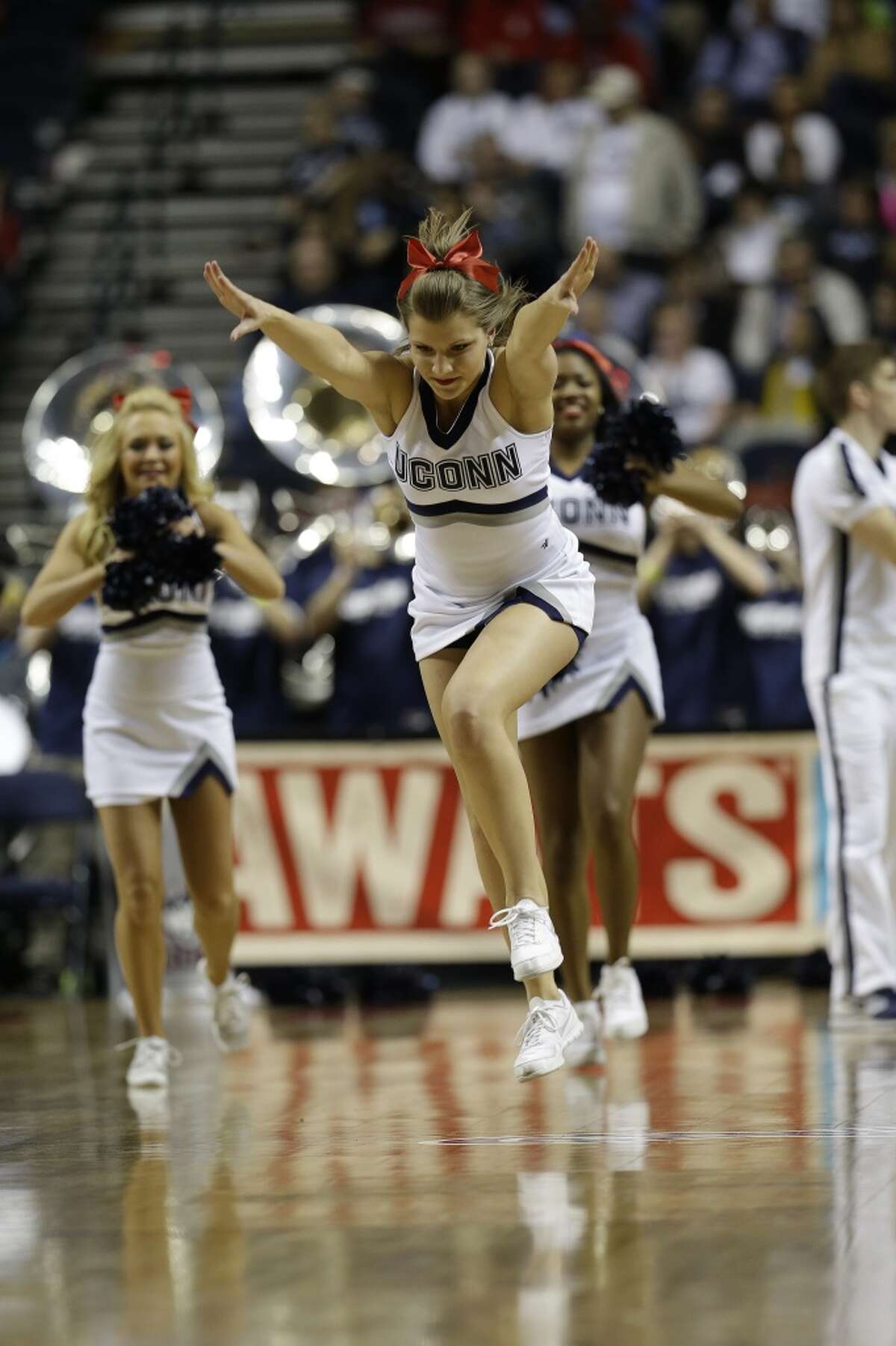 UConn women stay perfect, to play for 9th title