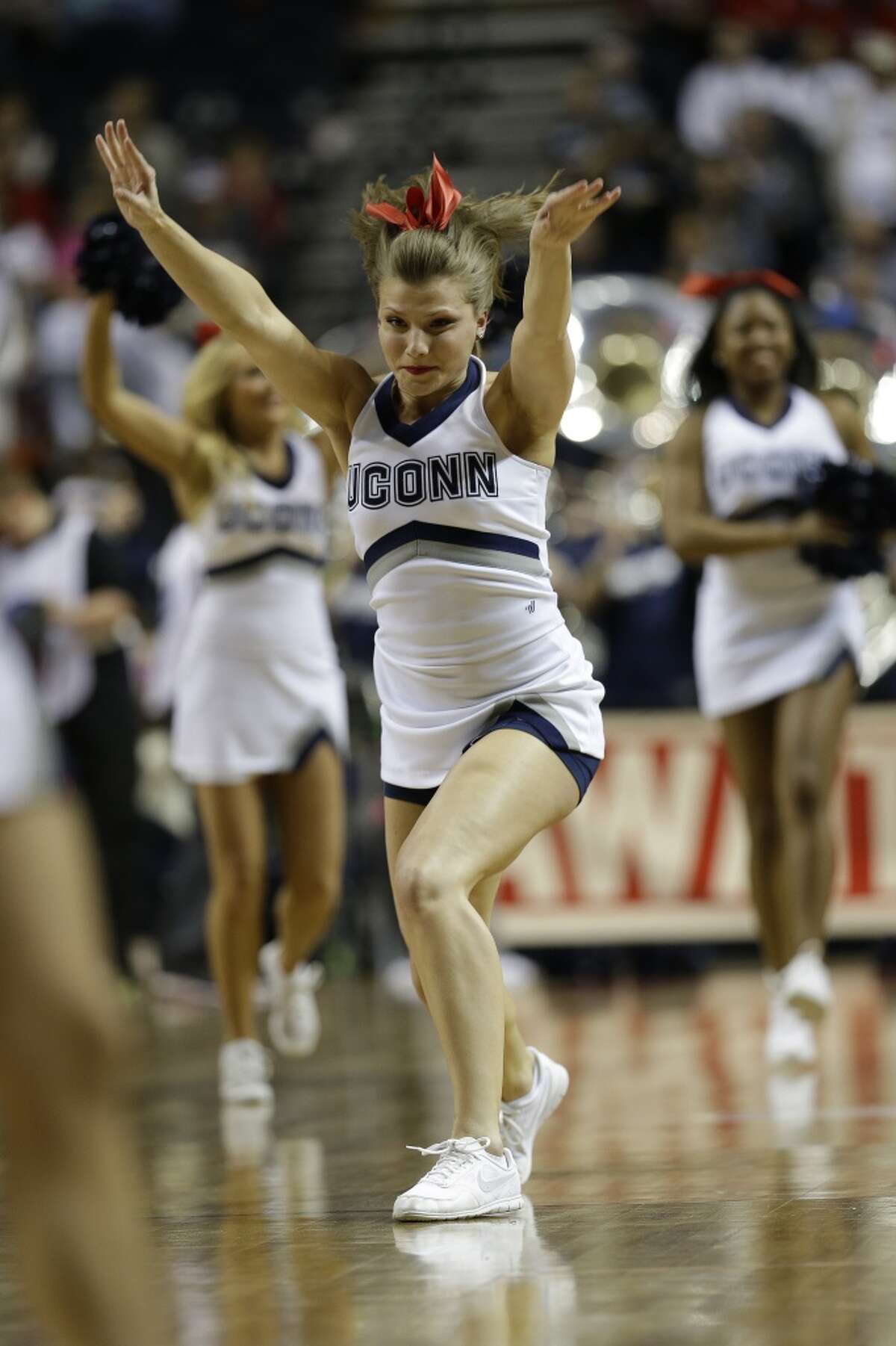 UConn women stay perfect, to play for 9th title