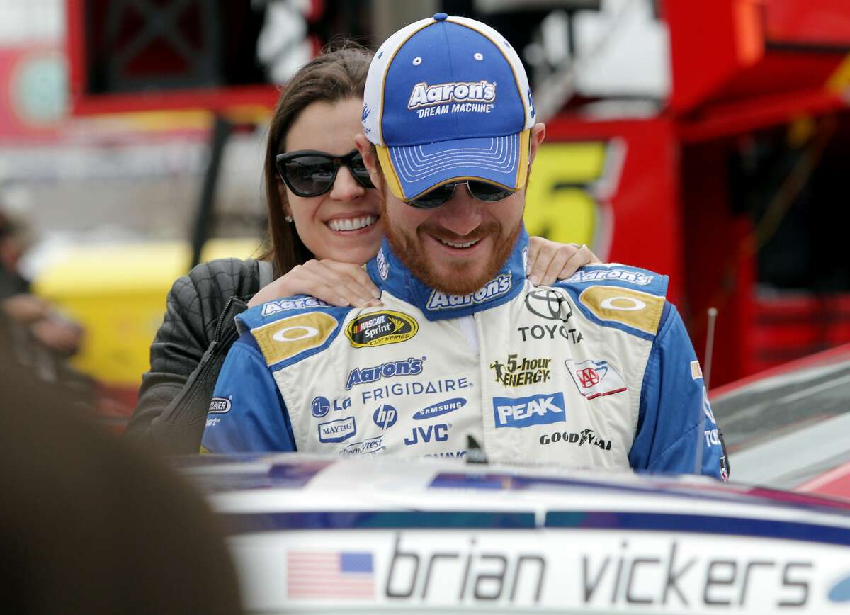 Earnhardt Jr. out of Texas race after fiery wreck