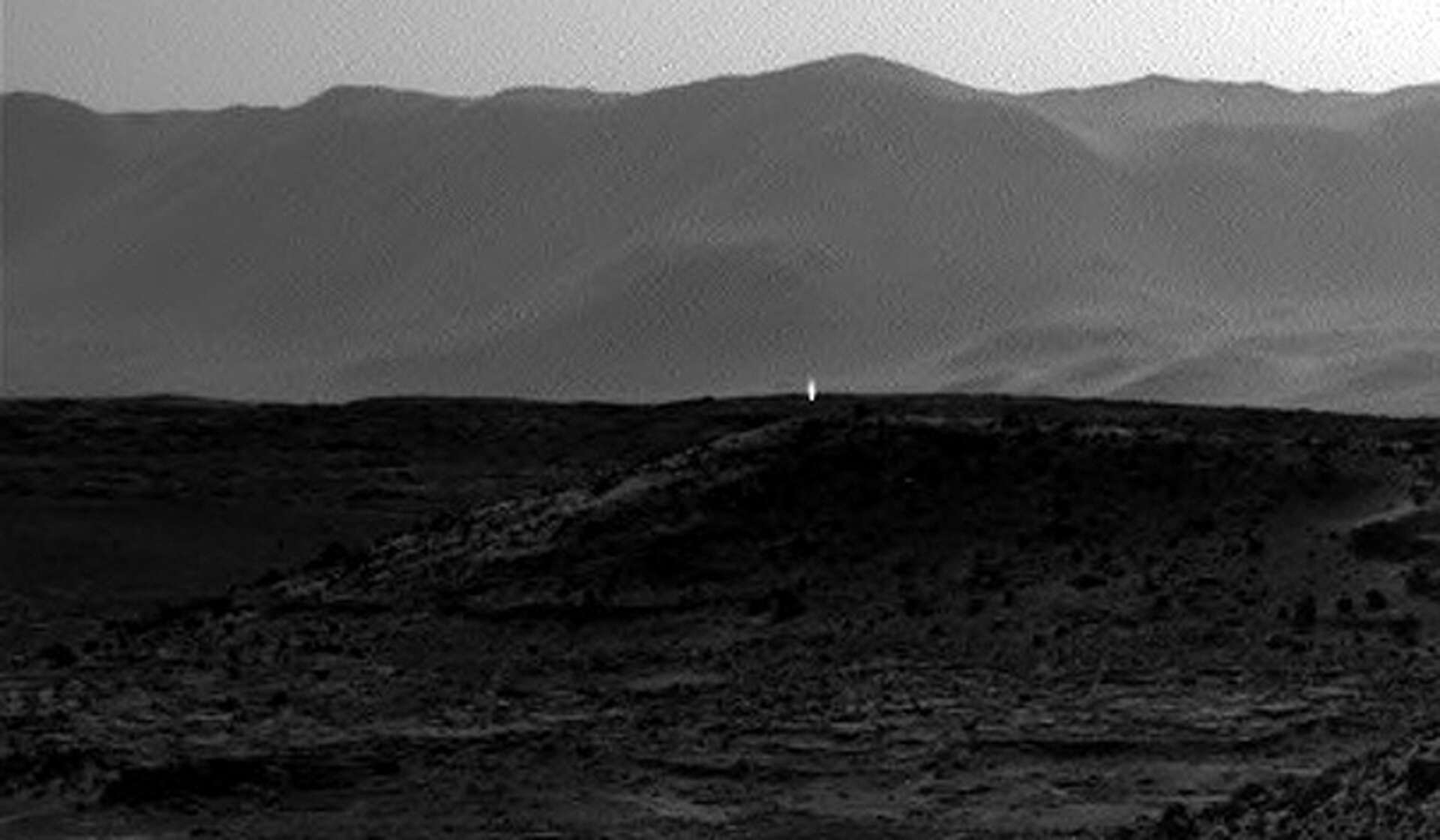 NASA offers 3 explanations for strange bright light seen in photo from Mars