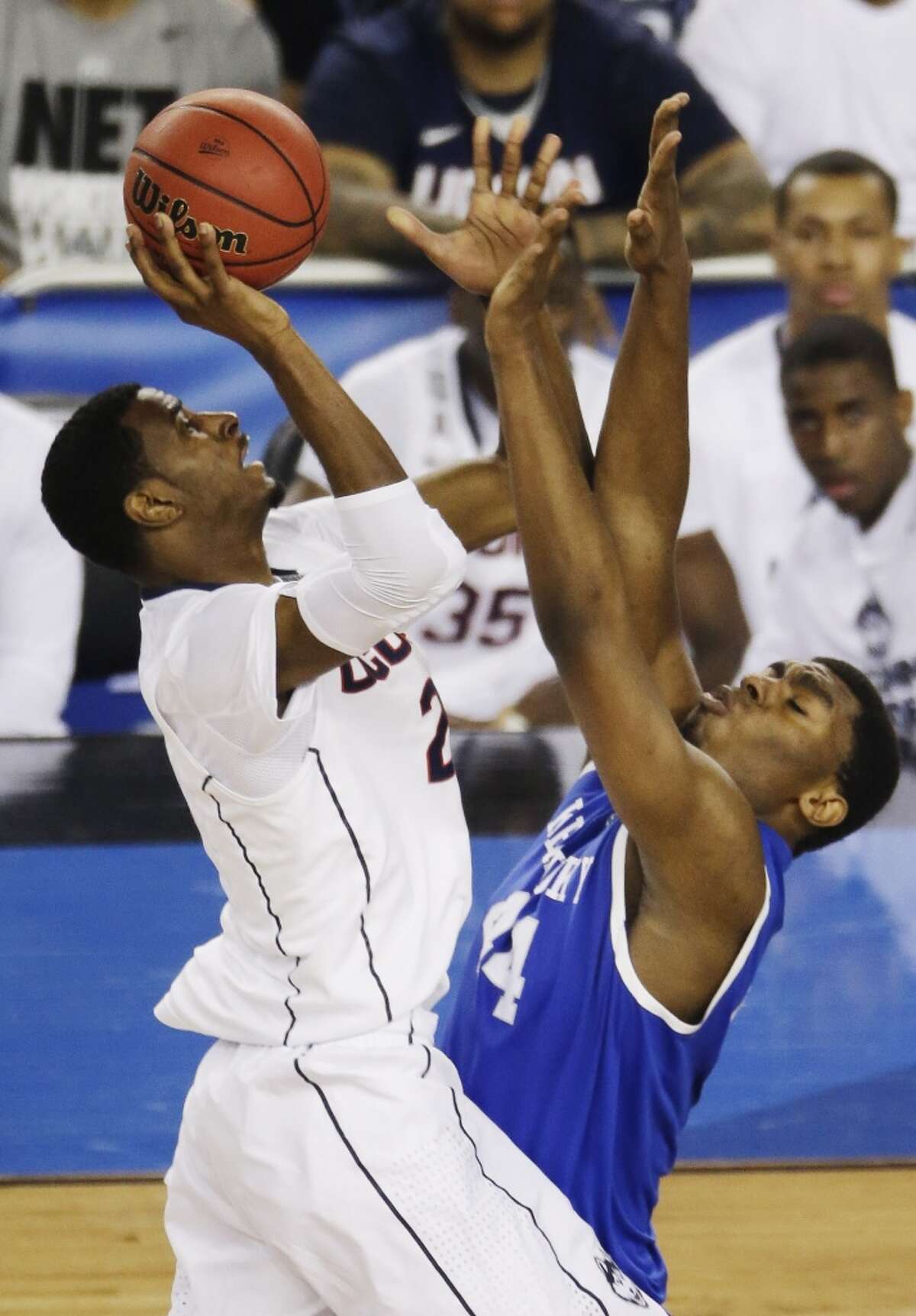 UConn stuns Kentucky, wins national title