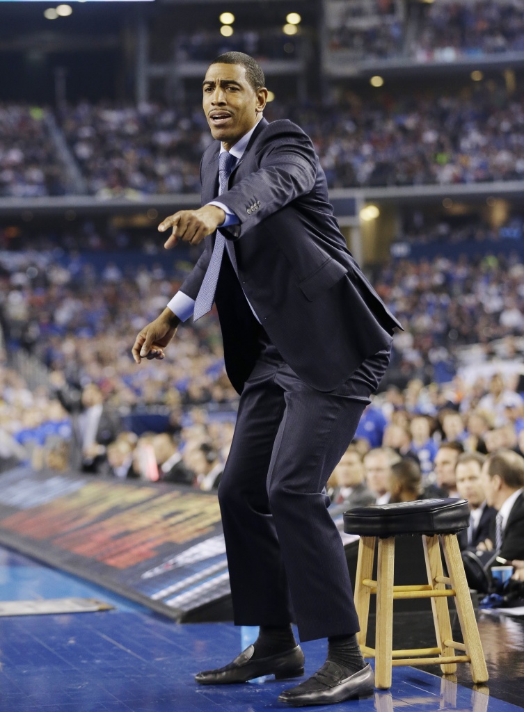 UConn president: Ollie contract talks 'going well'