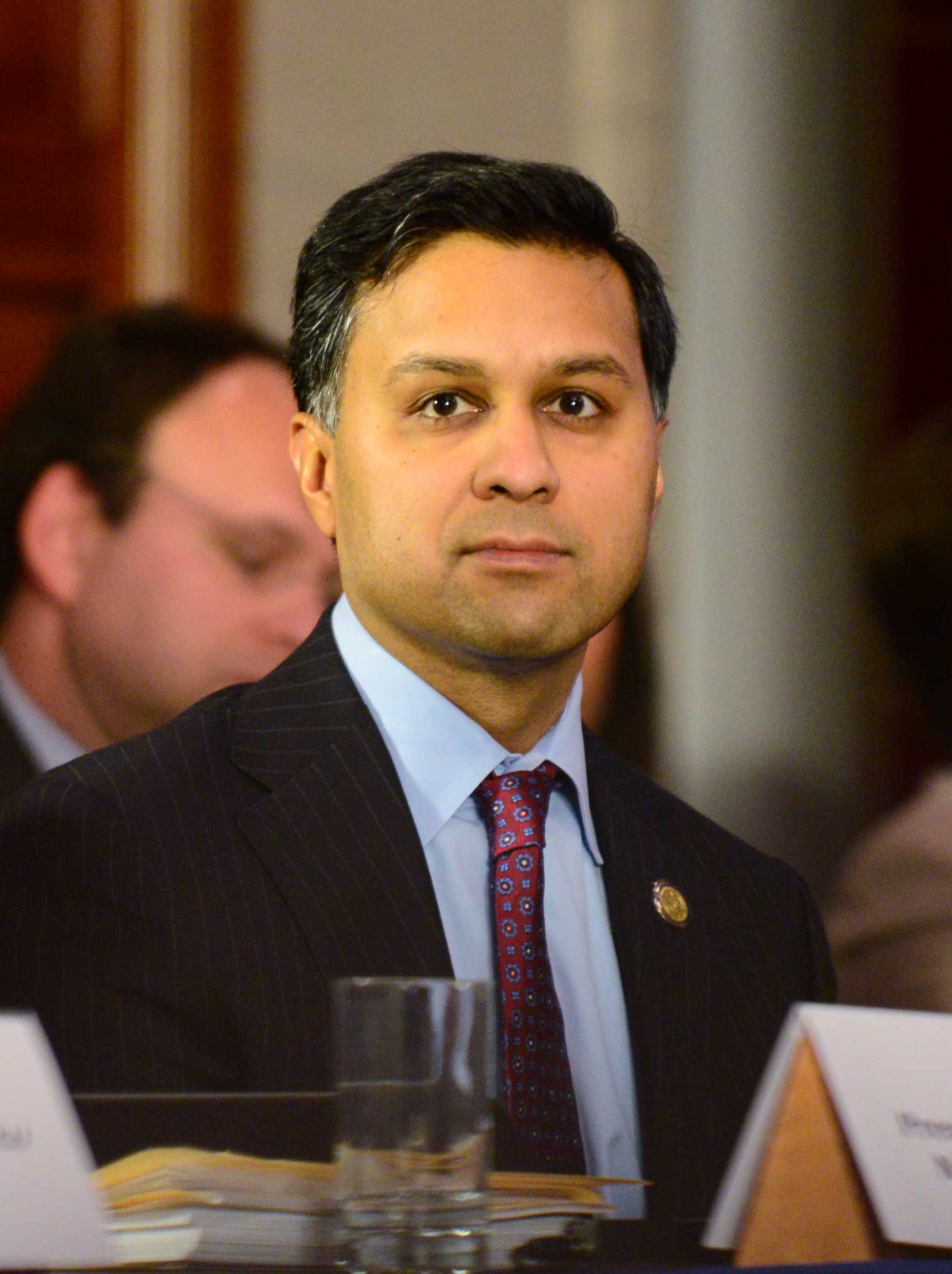Official: Health chief to resign