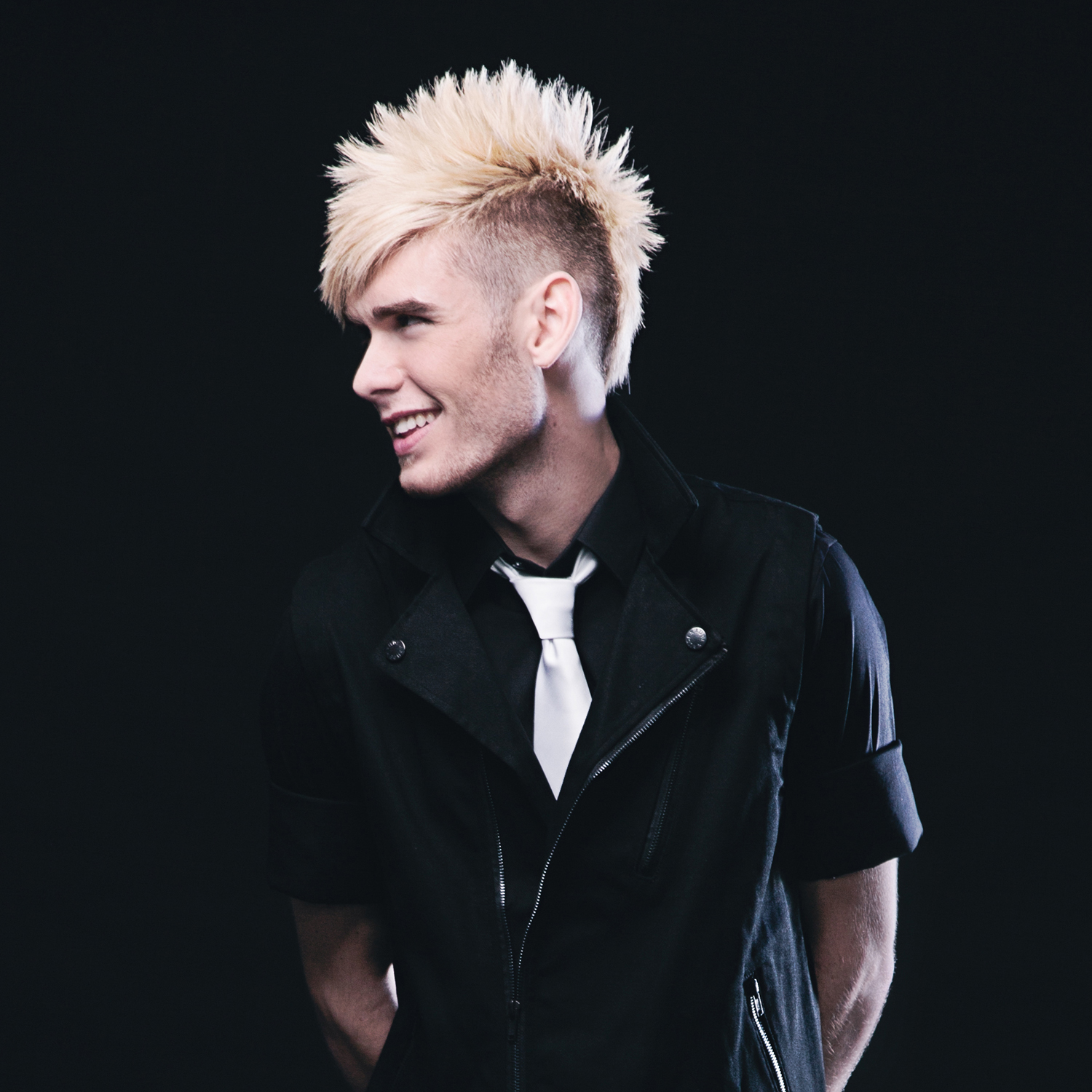 Dixon grateful to express faith through songs