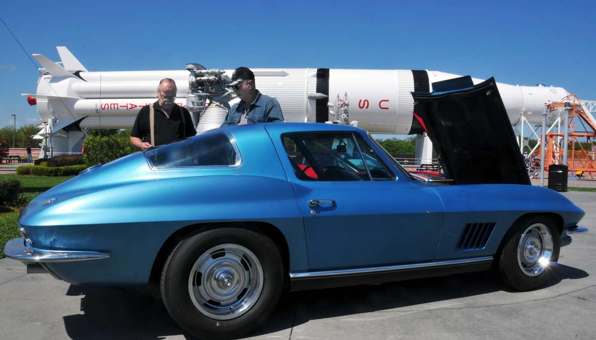 Neil Armstrong's old 'Vette in near-original condition draws throng of ...