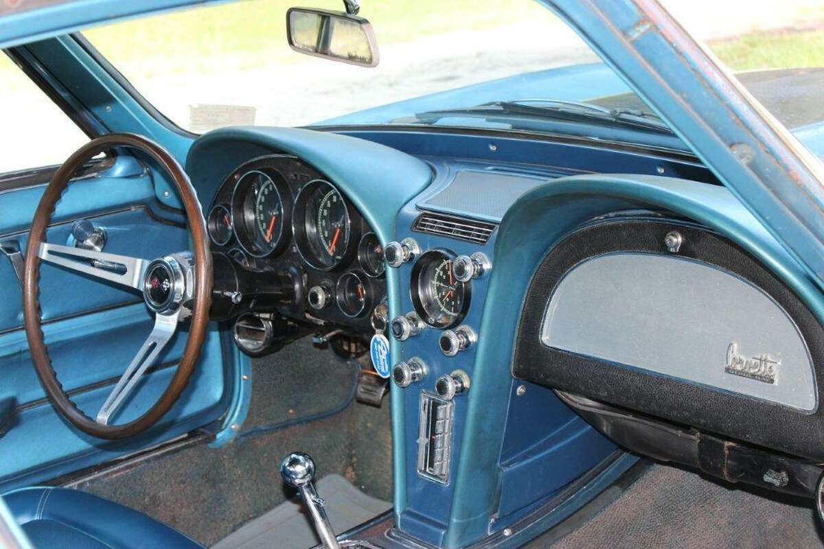 Neil Armstrong's old 'Vette in near-original condition draws throng of ...